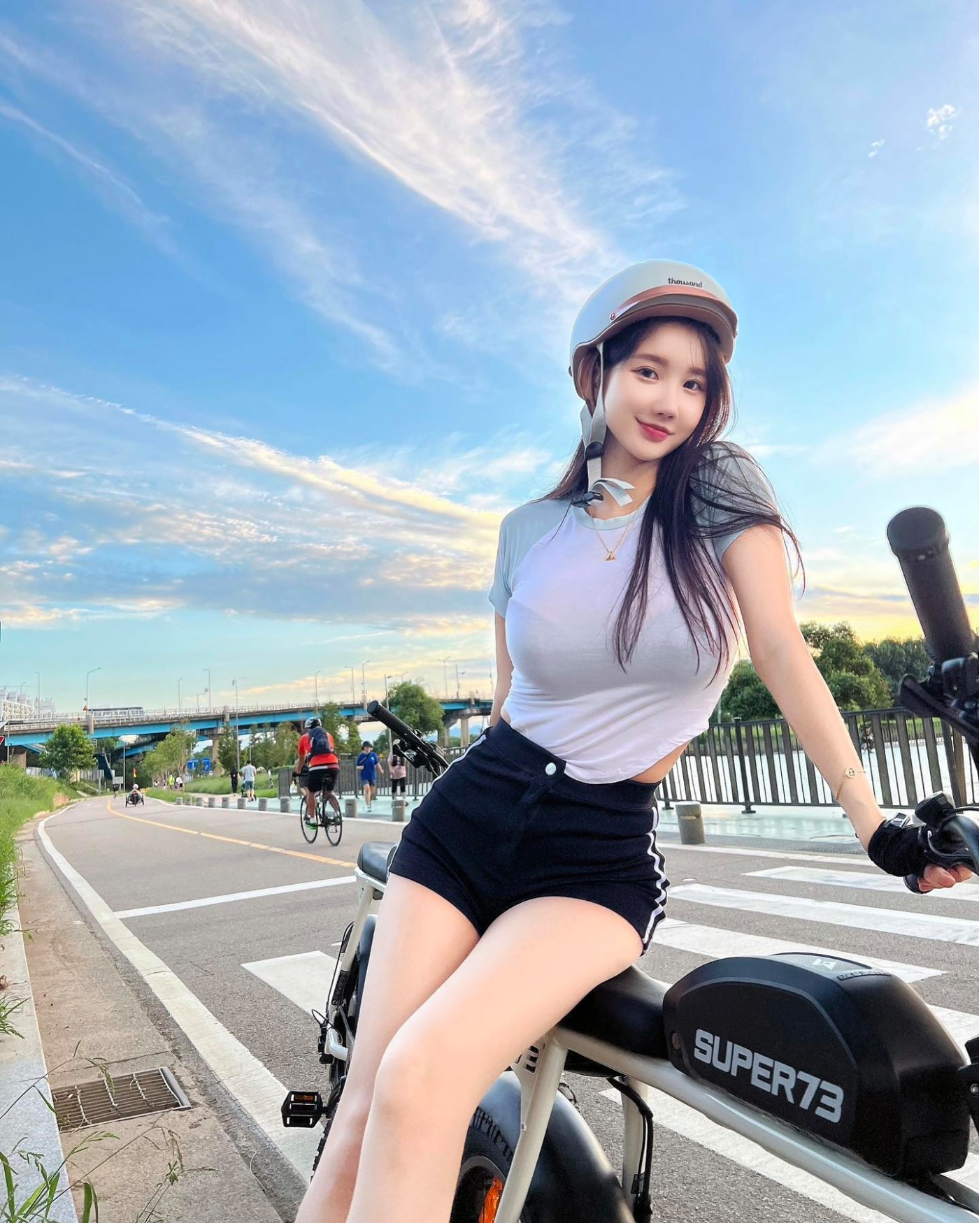 DJ SODA、明日花罕见同框，开始大玩变装！还专门找来一双都眼馋的球鞋！ 球鞋资讯 FLIGHTCLUB中文站|SNEAKER球鞋资讯第一站