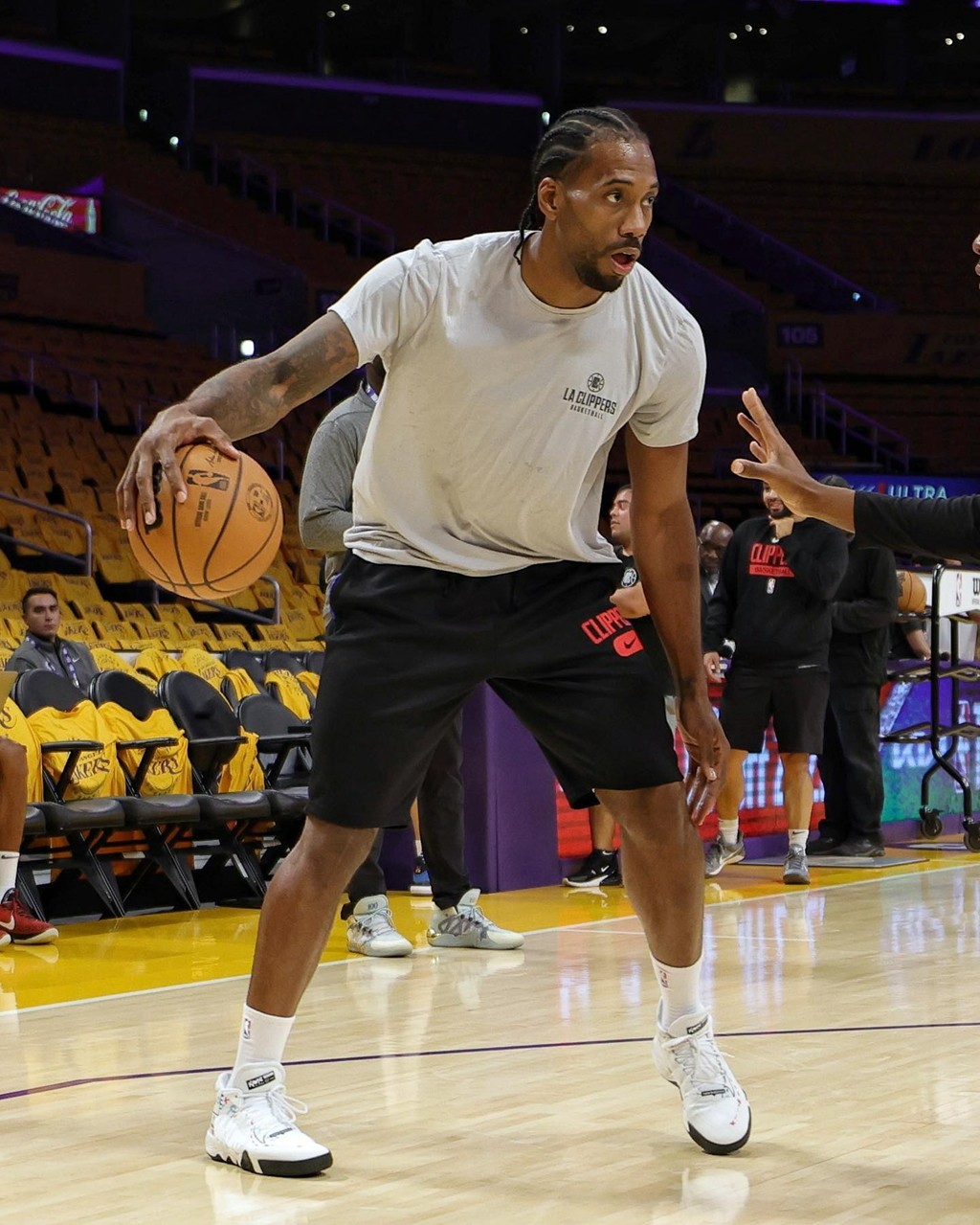 詹皇上脚 LBJ 20 新版本！网友：鞋都比湖人比赛好看…… 球鞋资讯 FLIGHTCLUB中文站|SNEAKER球鞋资讯第一站