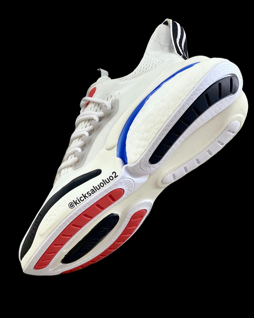 adidas 最新跑鞋首次曝光！网友：长得有点像 Y-3 球鞋资讯 FLIGHTCLUB中文站|SNEAKER球鞋资讯第一站