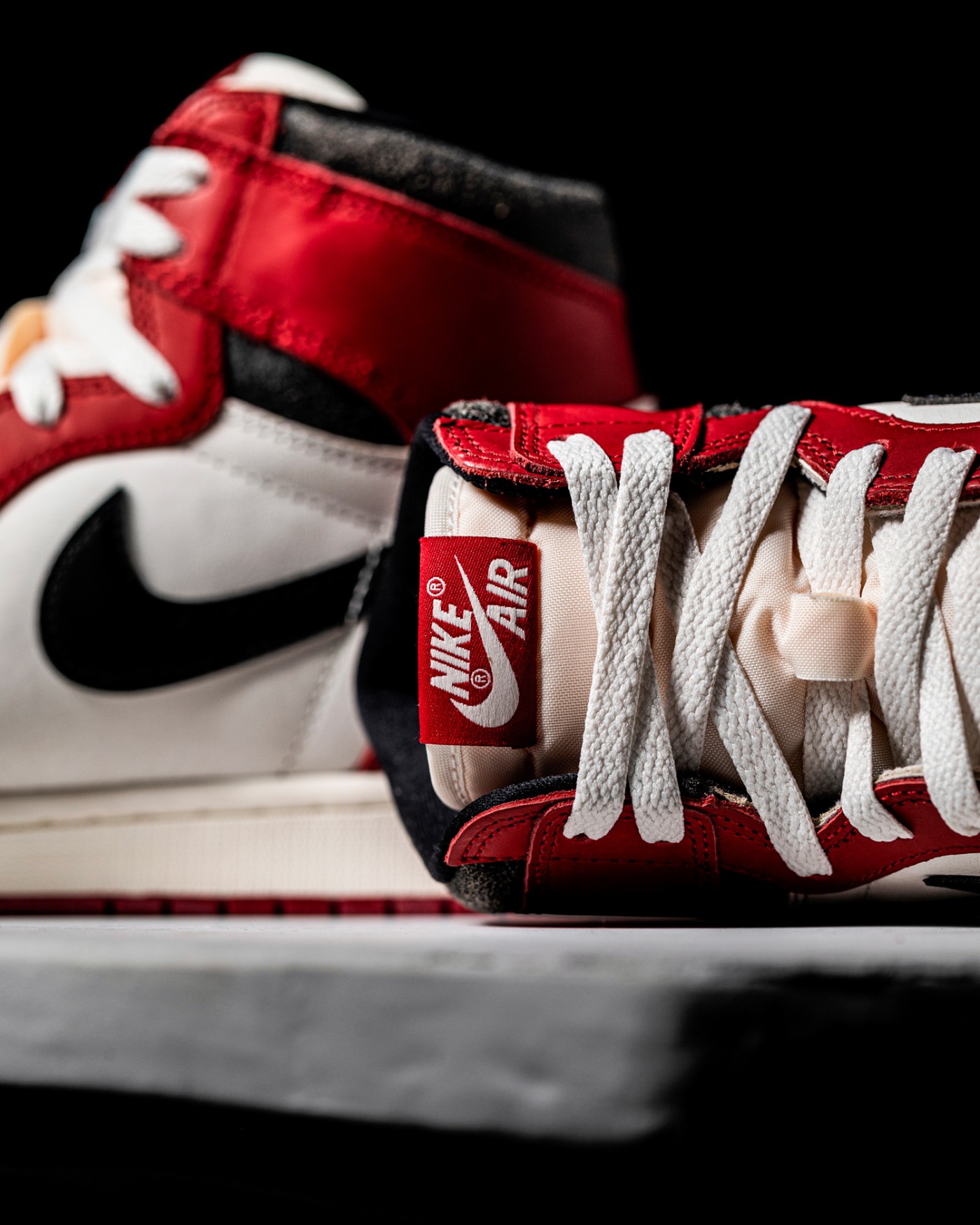 七年市价翻 9 倍！「芝加哥 AJ1」专属突袭抢先开箱！这三点一定要看！ 球鞋资讯 FLIGHTCLUB中文站|SNEAKER球鞋资讯第一站