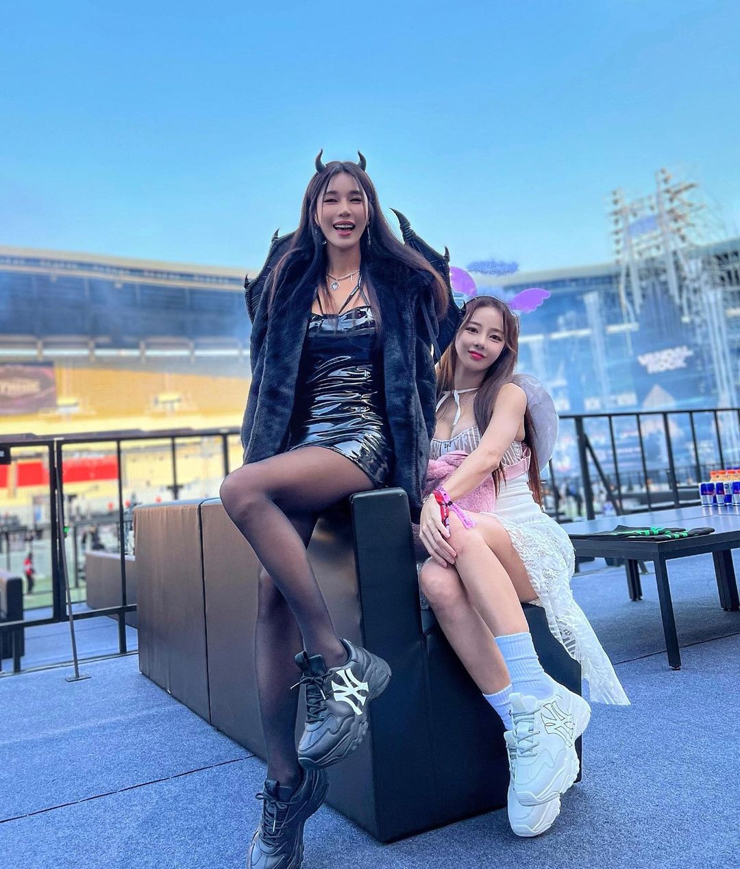 DJ Soda 疯狂营业！大尺度代言 FR2！黑丝配球鞋「白的晃眼」！ 球鞋资讯 FLIGHTCLUB中文站|SNEAKER球鞋资讯第一站