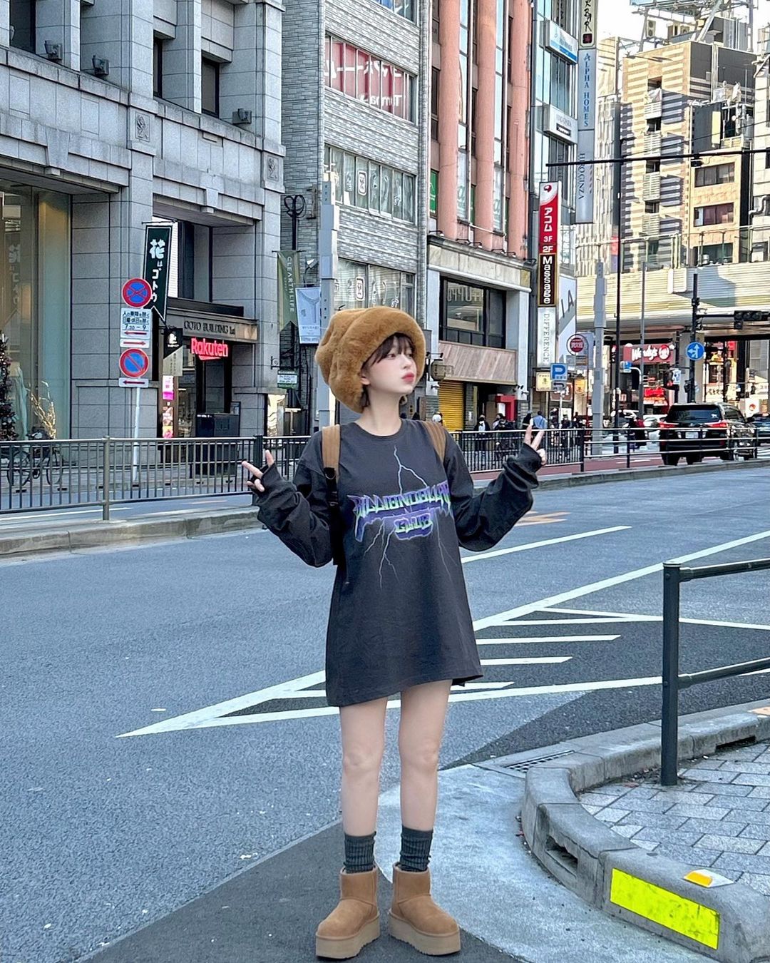 DJ Soda 疯狂营业！大尺度代言 FR2！黑丝配球鞋「白的晃眼」！ 球鞋资讯 FLIGHTCLUB中文站|SNEAKER球鞋资讯第一站