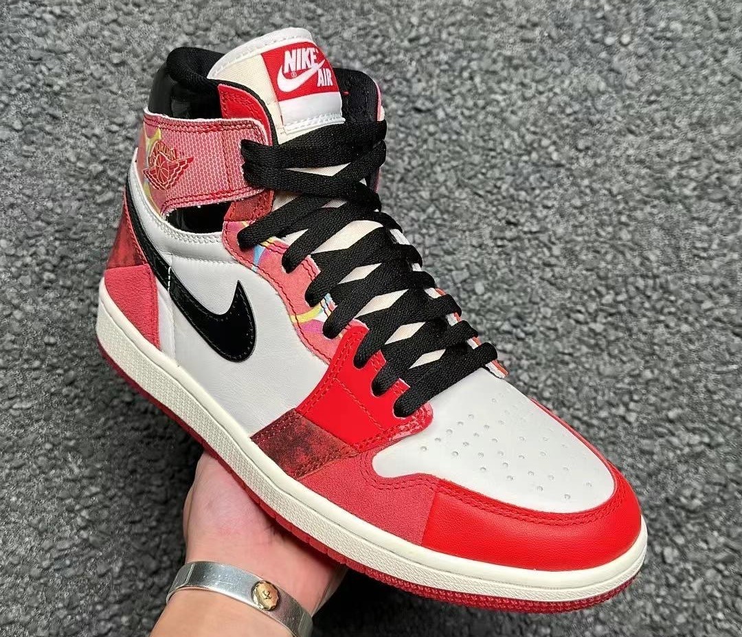上次市价破 5K！「蜘蛛侠 2.0」AJ1 最新实物图来了！ 球鞋资讯 FLIGHTCLUB中文站|SNEAKER球鞋资讯第一站