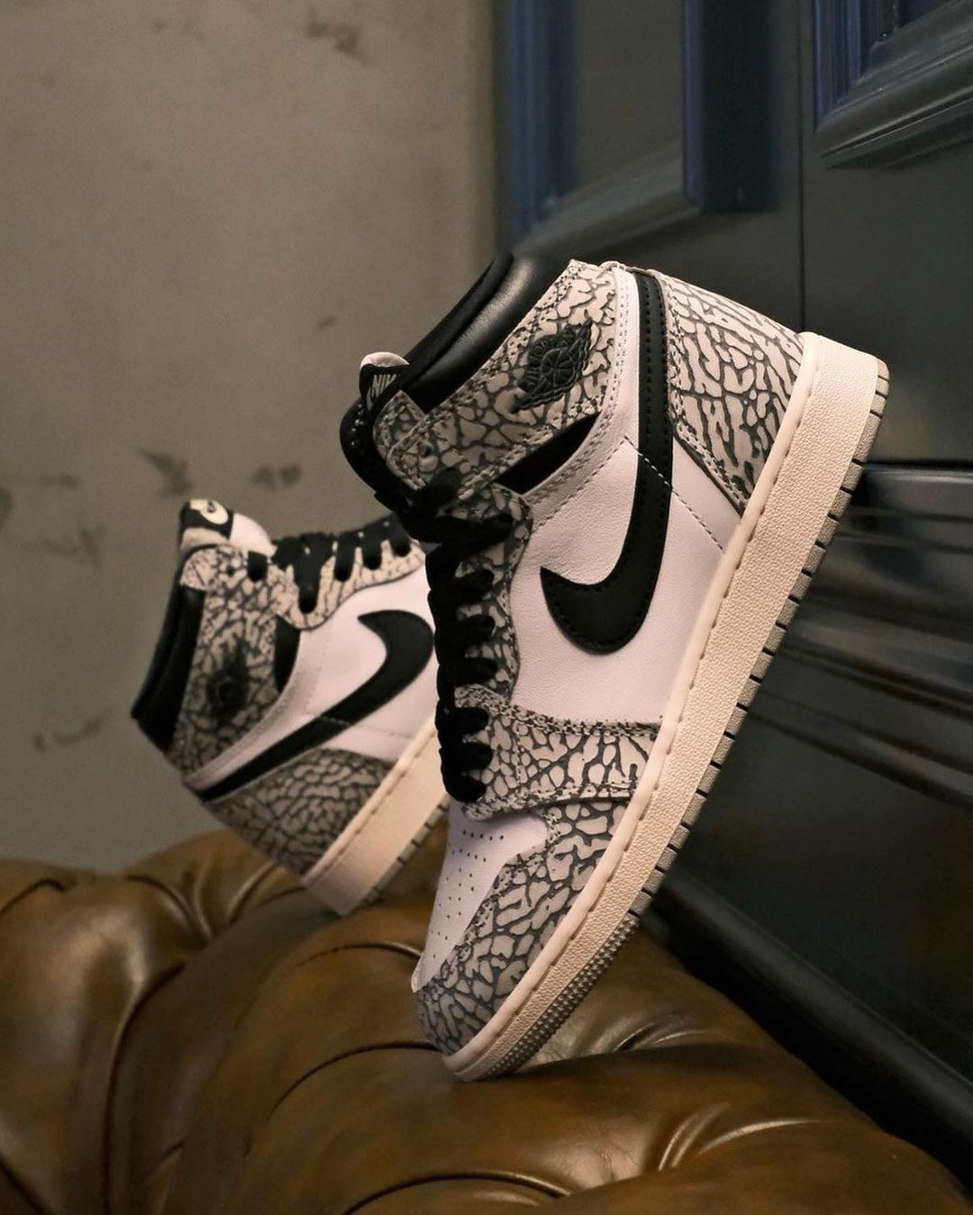 AJ3 与 AJ1 合体了！全新「白水泥」实物美图曝光！ 球鞋资讯 FLIGHTCLUB中文站|SNEAKER球鞋资讯第一站