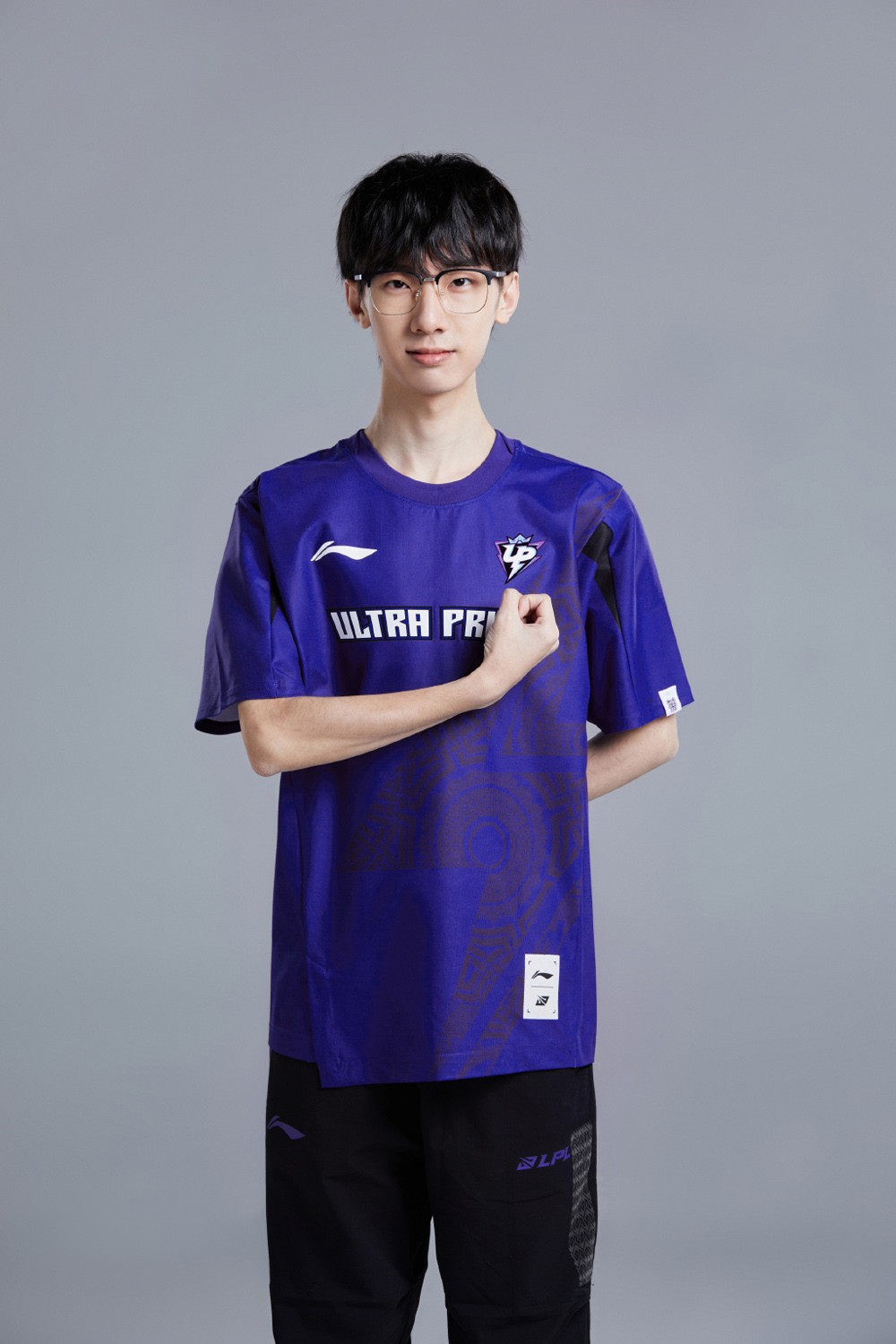 李宁签约 LPL！「英雄联盟」2023 新队服发布！ 球鞋资讯 FLIGHTCLUB中文站|SNEAKER球鞋资讯第一站
