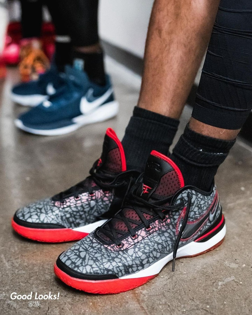 詹皇子亲自上脚！这双 LBJ 新配色居然是「电竞联名」？ 球鞋资讯 FLIGHTCLUB中文站|SNEAKER球鞋资讯第一站