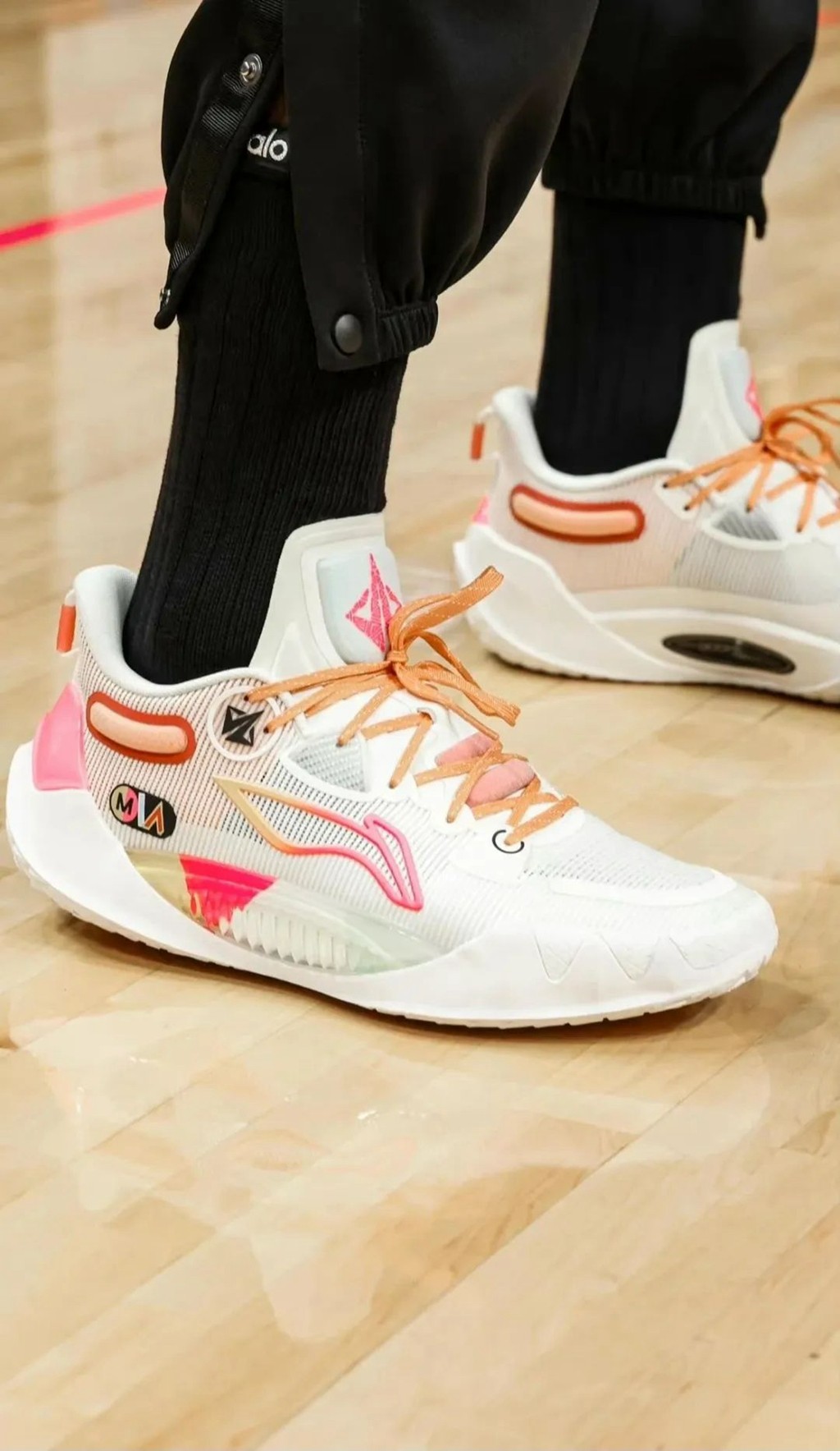 NBA 上脚合集！「奇葩混搭」LBJ20 惊现赛场！ 球鞋资讯 FLIGHTCLUB中文站|SNEAKER球鞋资讯第一站