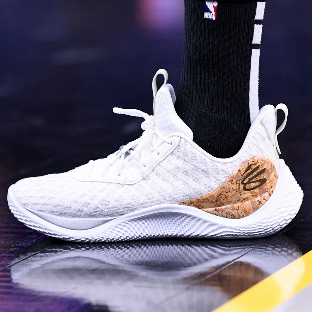 NBA 上脚合集！「奇葩混搭」LBJ20 惊现赛场！ 球鞋资讯 FLIGHTCLUB中文站|SNEAKER球鞋资讯第一站