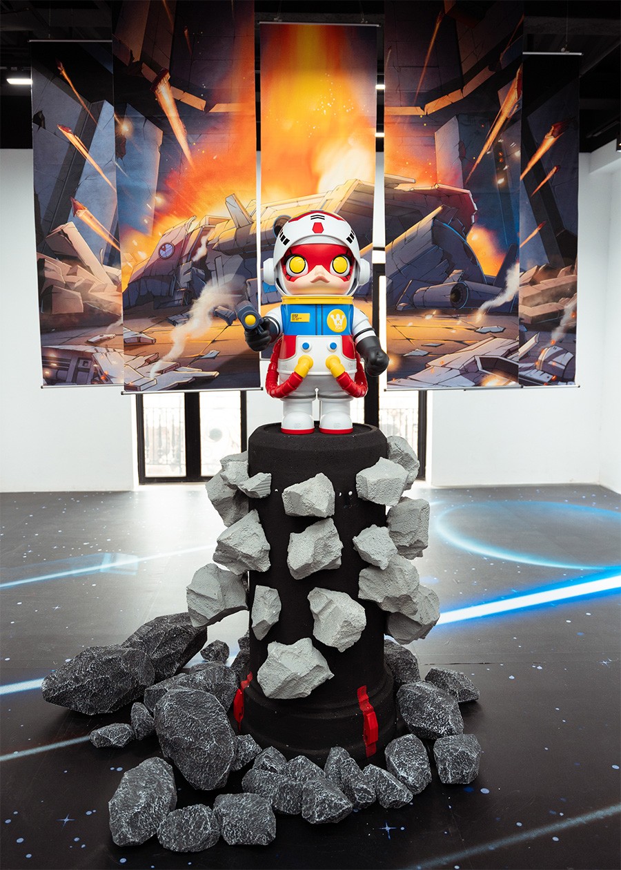 泡泡玛特 Space Molly 高达联名登陆 SOLESTAGE 球鞋资讯 FLIGHTCLUB中文站|SNEAKER球鞋资讯第一站