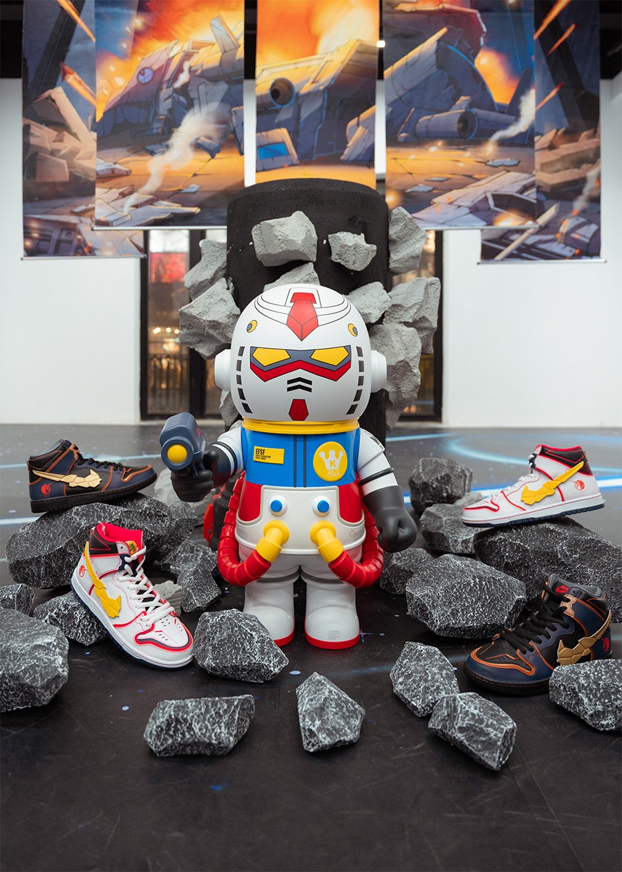 泡泡玛特 Space Molly 高达联名登陆 SOLESTAGE 球鞋资讯 FLIGHTCLUB中文站|SNEAKER球鞋资讯第一站