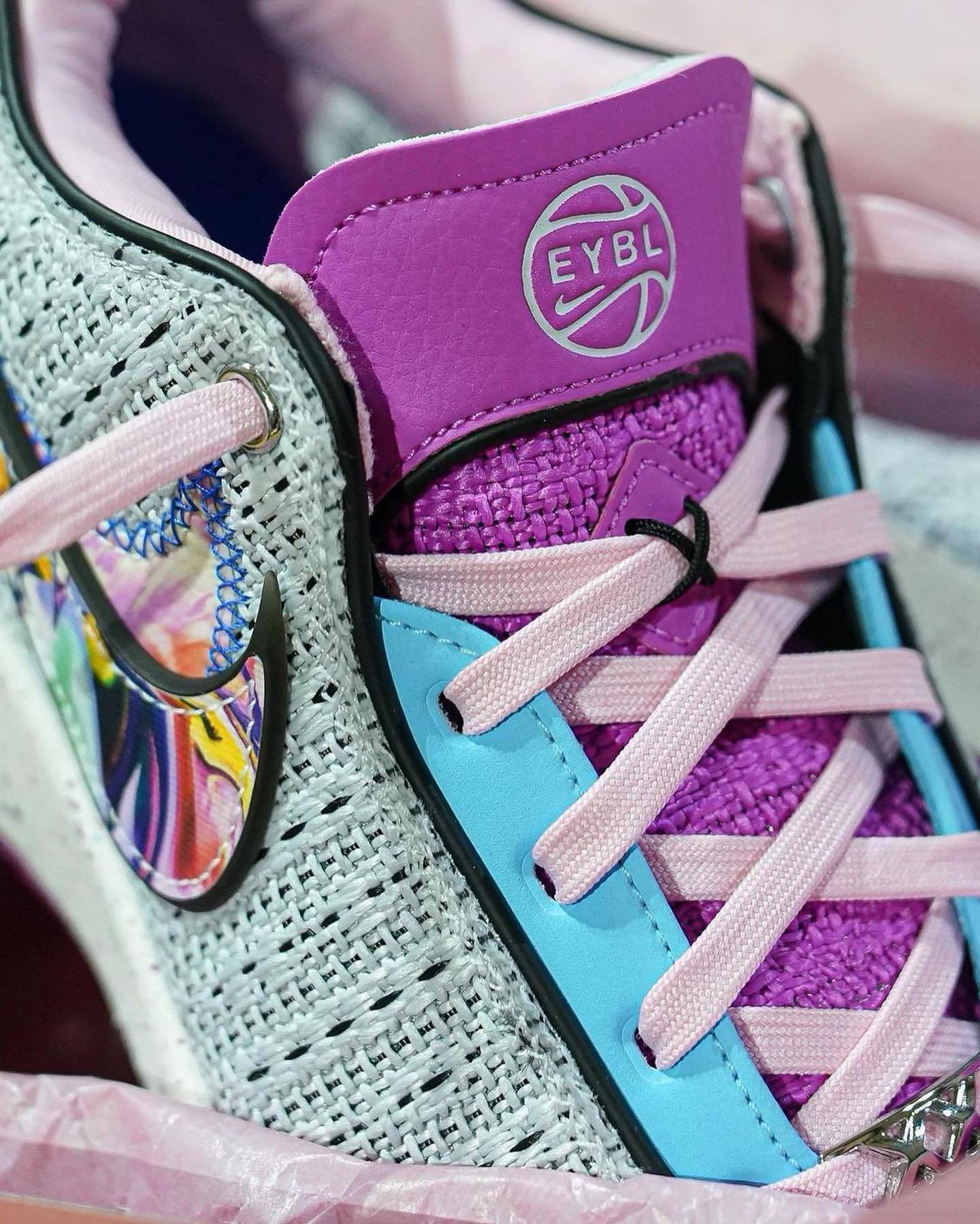 LBJ20 再曝新配色！这要市售真不得了！ 球鞋资讯 FLIGHTCLUB中文站|SNEAKER球鞋资讯第一站