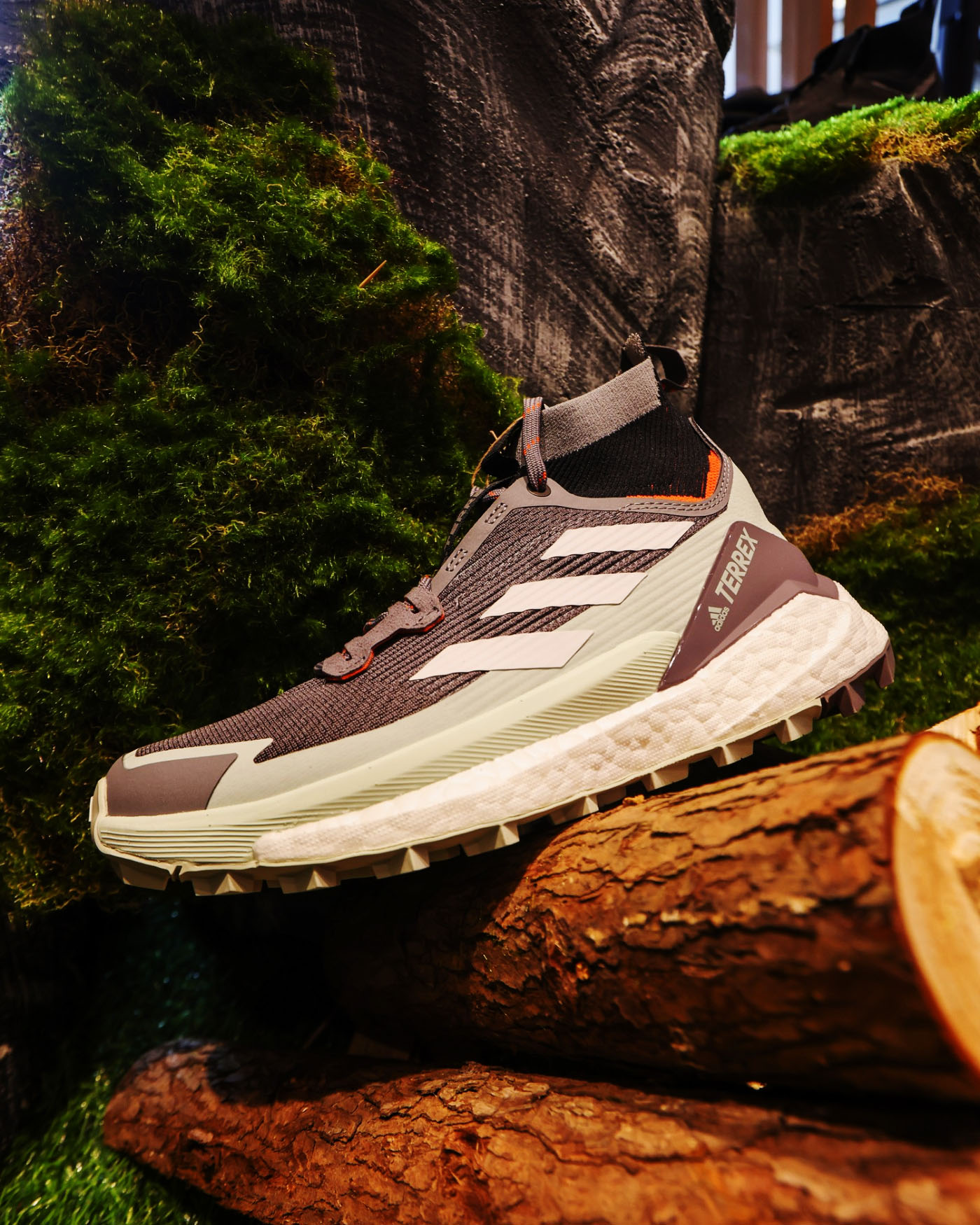 AJ、Yeezy 之后！今年这些鞋「彻底火了」！谁能告诉我为什么？？？ 球鞋资讯 FLIGHTCLUB中文站|SNEAKER球鞋资讯第一站