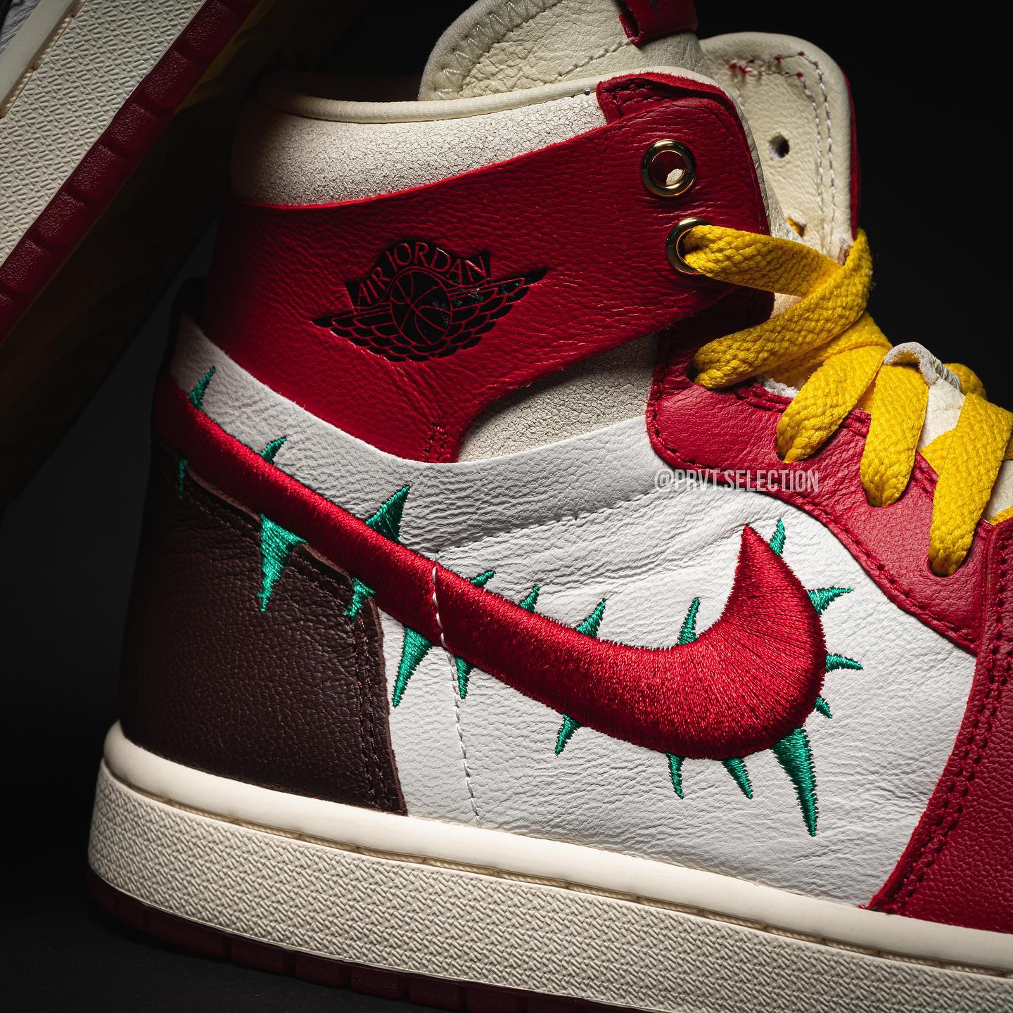 「荆棘」AJ1 最新实物曝光！DJ Khaled 到手猛吸... 球鞋资讯 FLIGHTCLUB中文站|SNEAKER球鞋资讯第一站