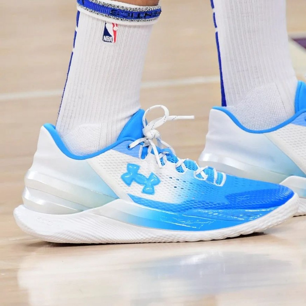 NBA 球鞋合集！詹娜观战湖人！居然穿的 Kobe 战靴！ 球鞋资讯 FLIGHTCLUB中文站|SNEAKER球鞋资讯第一站