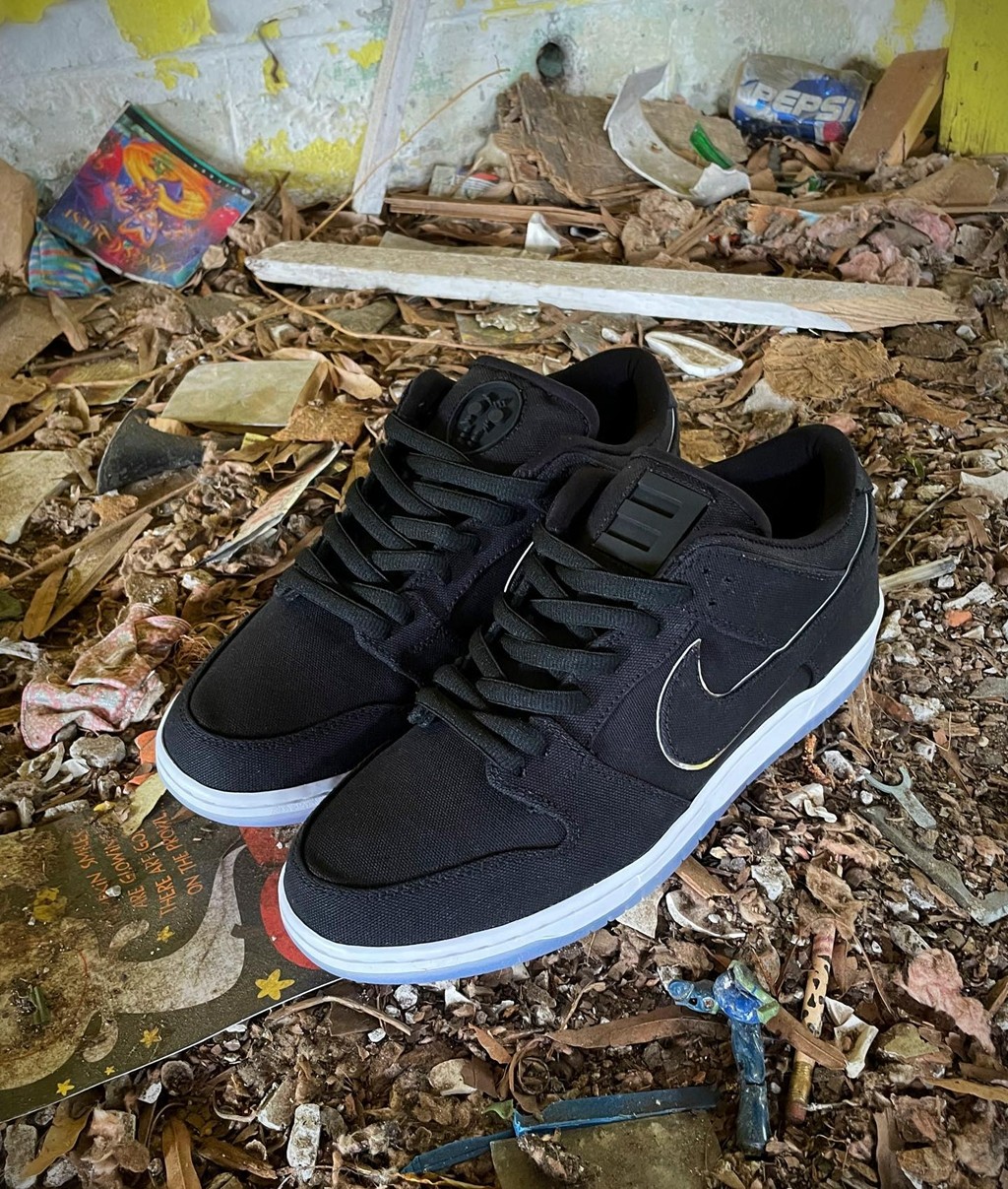 天价狠鞋预订！Eminem x Dunk SB 实物泄露！ 球鞋资讯 FLIGHTCLUB中文站|SNEAKER球鞋资讯第一站