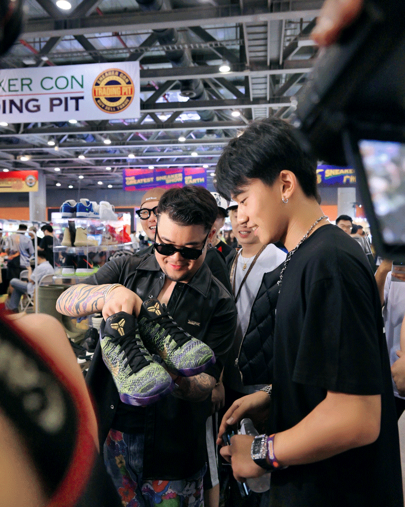 「万人鞋展」杀疯了！千万粉丝博主竟然都在！无数小姐姐露腿穿球鞋！ 球鞋资讯 FLIGHTCLUB中文站|SNEAKER球鞋资讯第一站