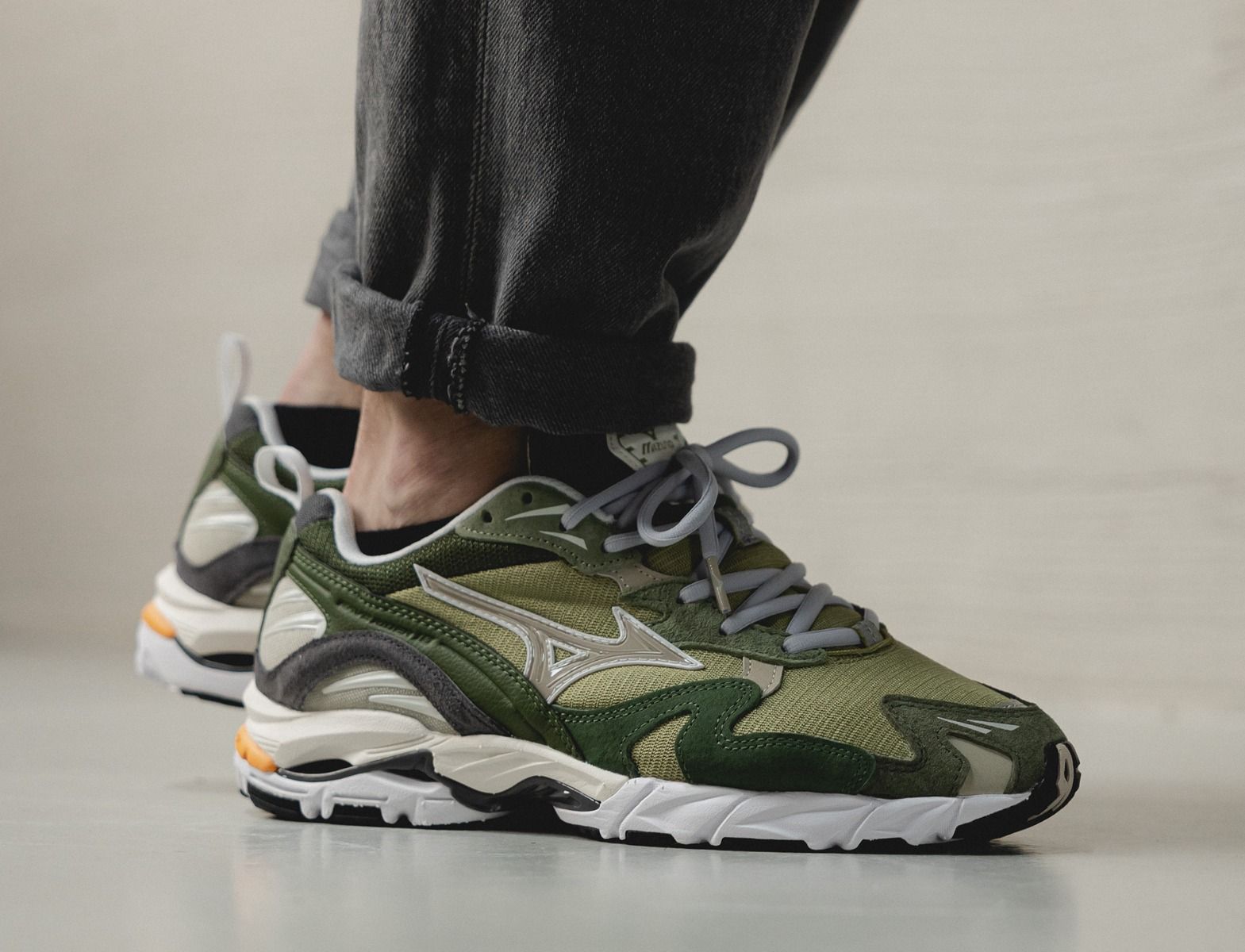 AJ、Yeezy 后，今年有这几双「压马路神鞋」就够了！最低 3xx，太香了！ 球鞋资讯 FLIGHTCLUB中文站|SNEAKER球鞋资讯第一站