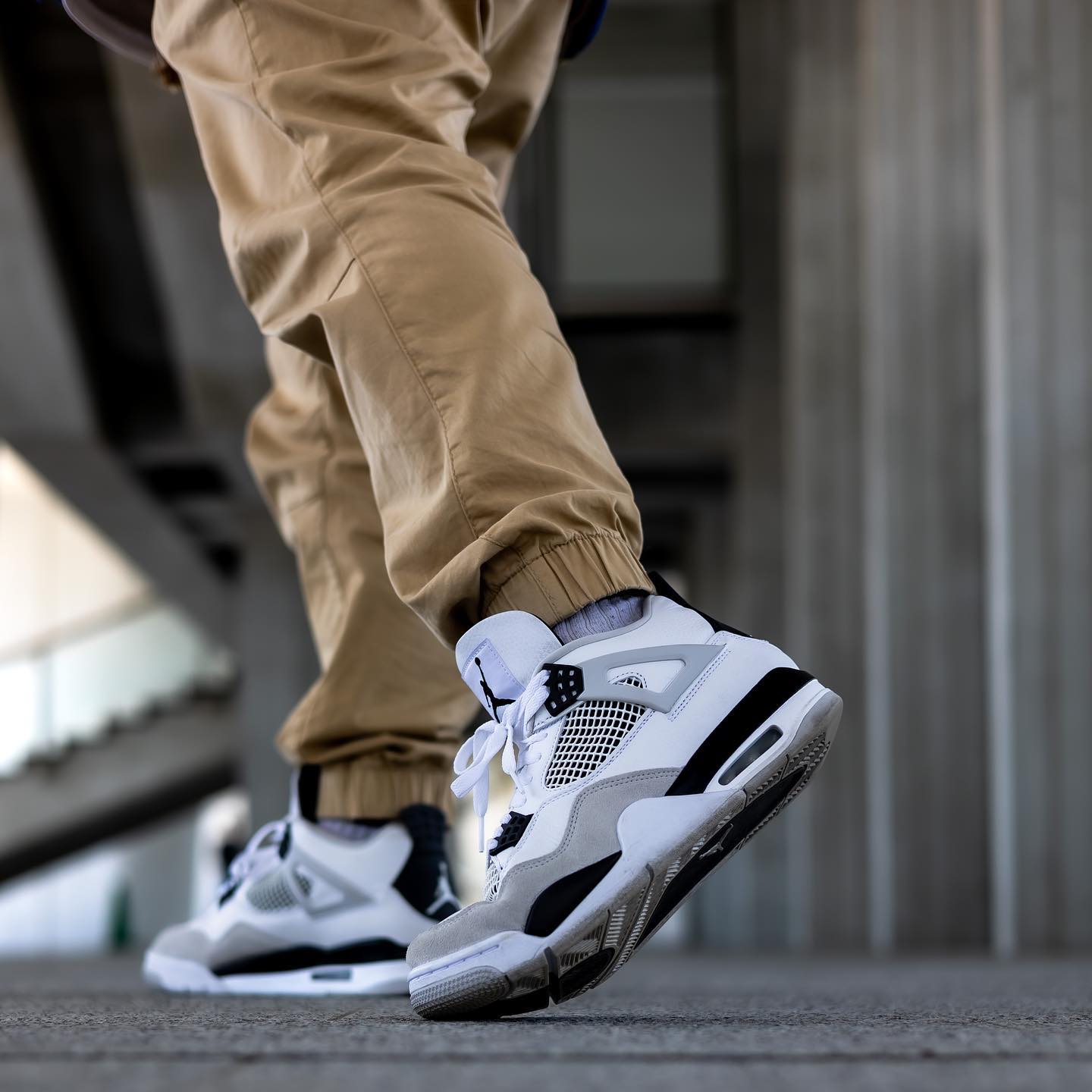 这些 AJ4 市价真离谱！倒闭款都要三千多！「雷公」还得趁早买！ 球鞋资讯 FLIGHTCLUB中文站|SNEAKER球鞋资讯第一站