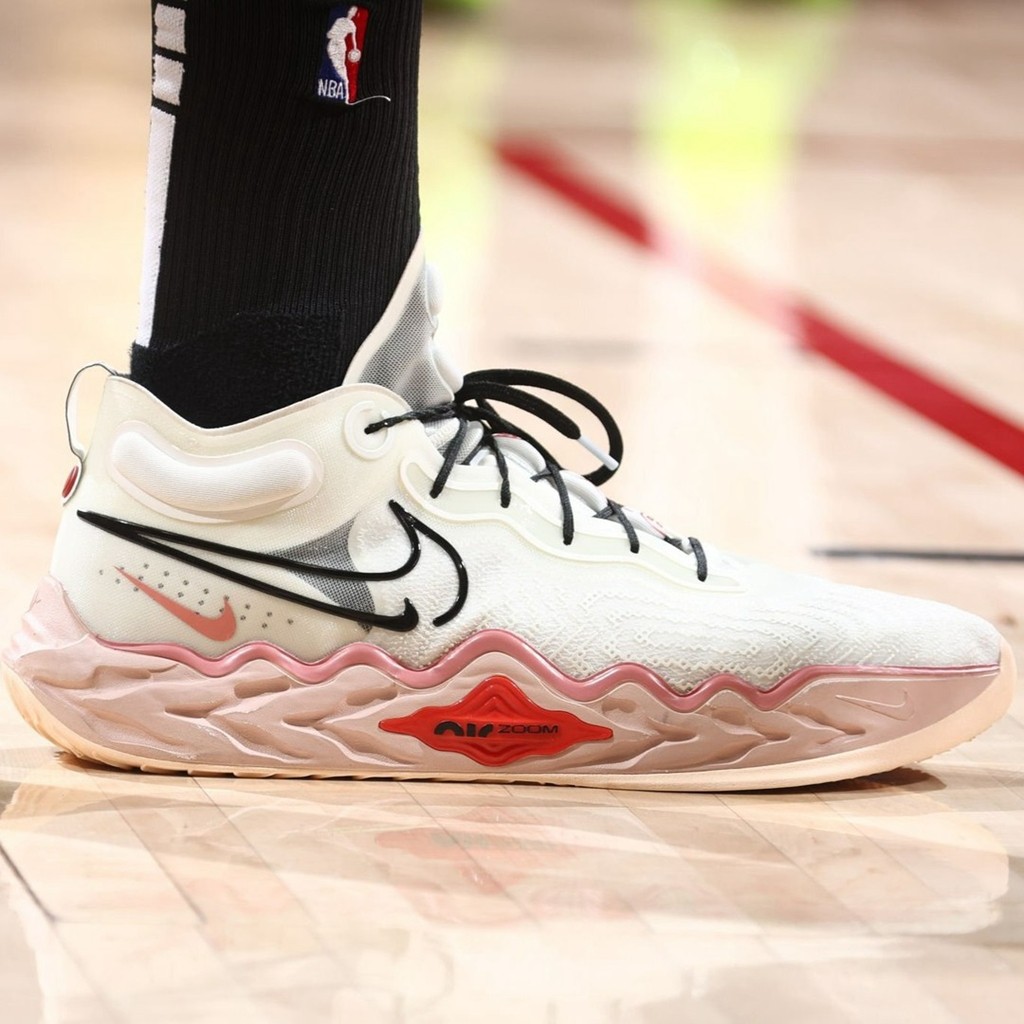 NBA 总决赛球鞋合集！约基奇上脚「Nike 新战靴」！ 球鞋资讯 FLIGHTCLUB中文站|SNEAKER球鞋资讯第一站