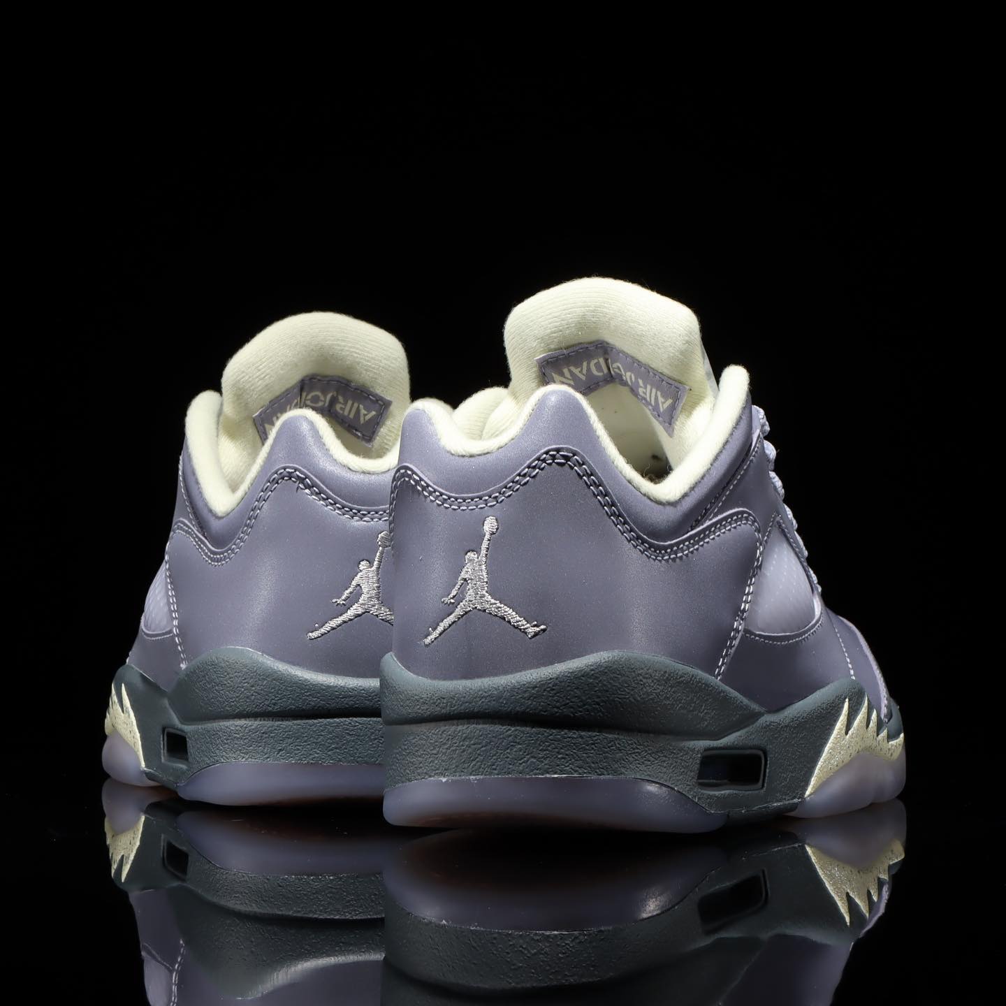 「紫葡萄」AJ5 上架国区！这颜值你打几分？ 球鞋资讯 FLIGHTCLUB中文站|SNEAKER球鞋资讯第一站