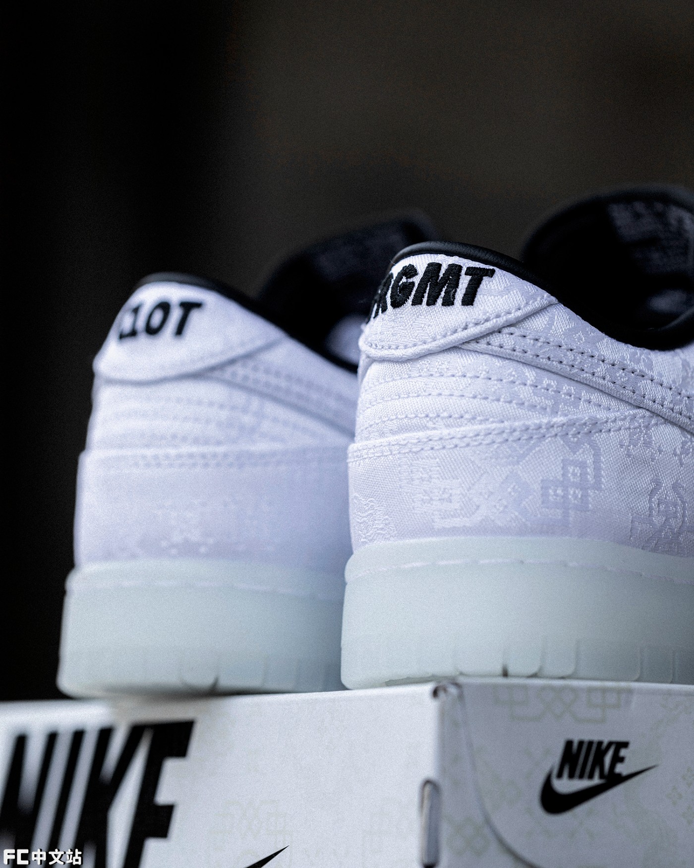 市价又变了！「闪电白丝绸」下周还有入手机会！上脚越看越帅！ 球鞋资讯 FLIGHTCLUB中文站|SNEAKER球鞋资讯第一站