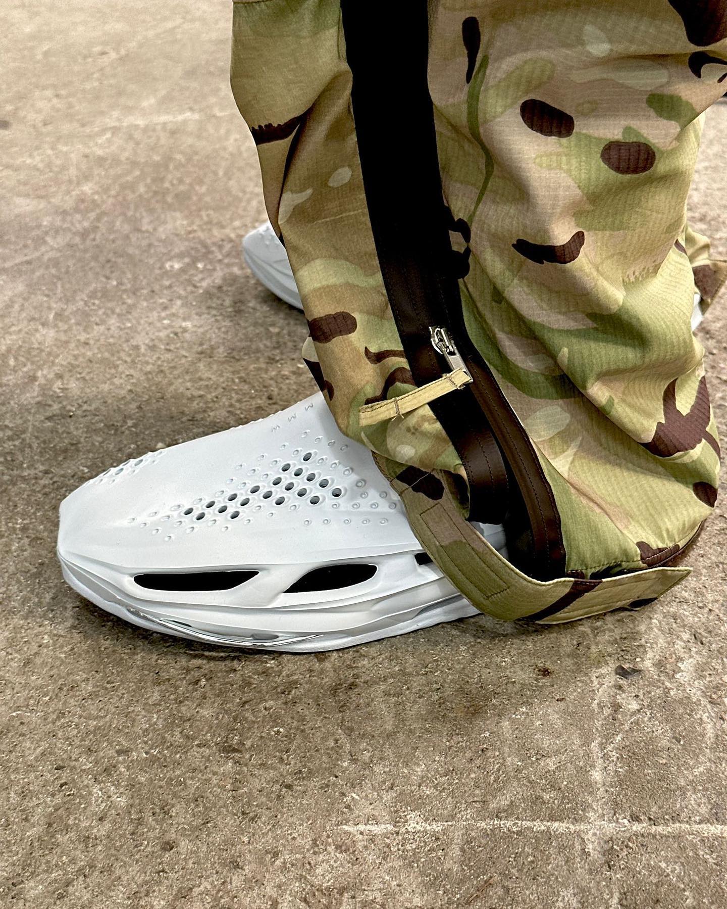 冠希、Kanye 疯狂带货！MMW x Nike 联名新鞋来了！ 球鞋资讯 FLIGHTCLUB中文站|SNEAKER球鞋资讯第一站