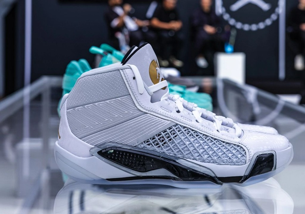 AJ38 又有新配色曝光！网友：这不金砖么？ 球鞋资讯 FLIGHTCLUB中文站|SNEAKER球鞋资讯第一站