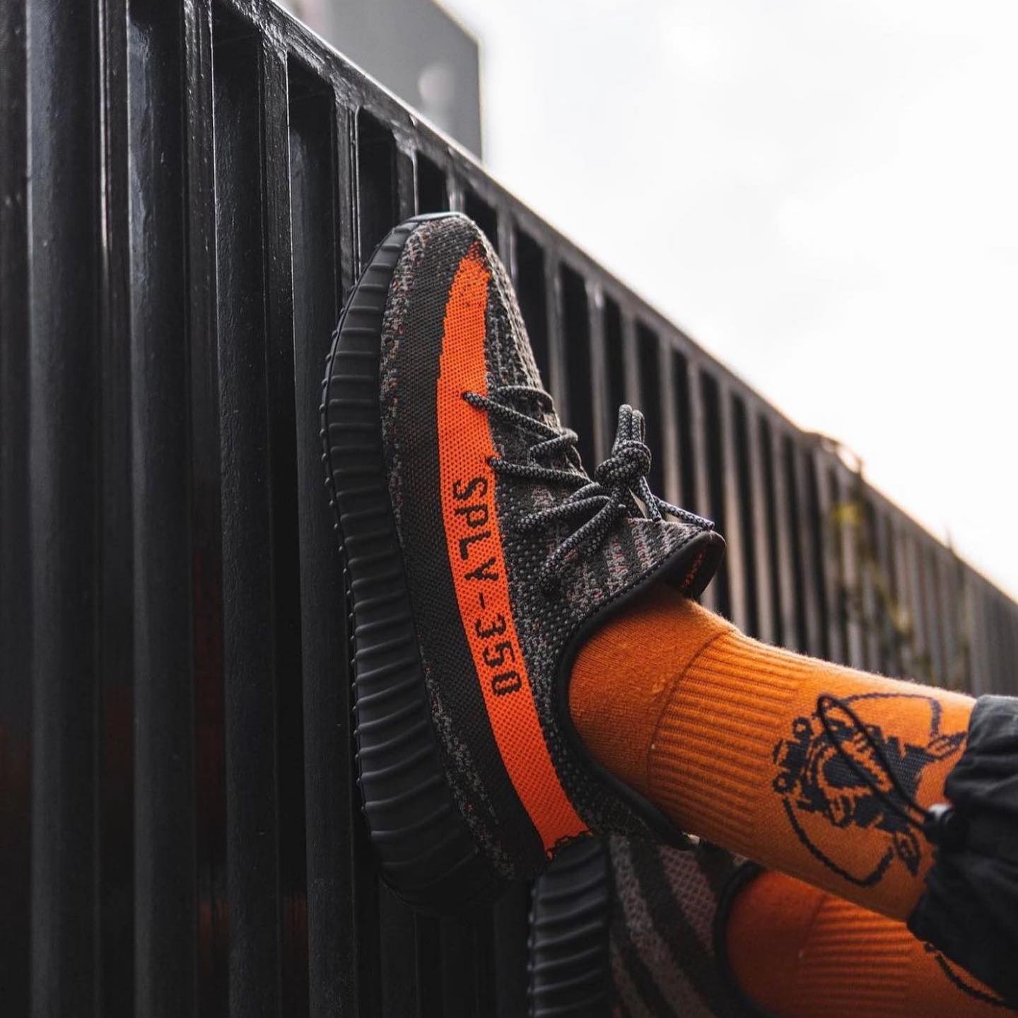 今年 AJ、Yeezy 太离谱！曾经的天价神鞋都破发了！真没想到初代 350 才这个价！ 球鞋资讯 FLIGHTCLUB中文站|SNEAKER ...