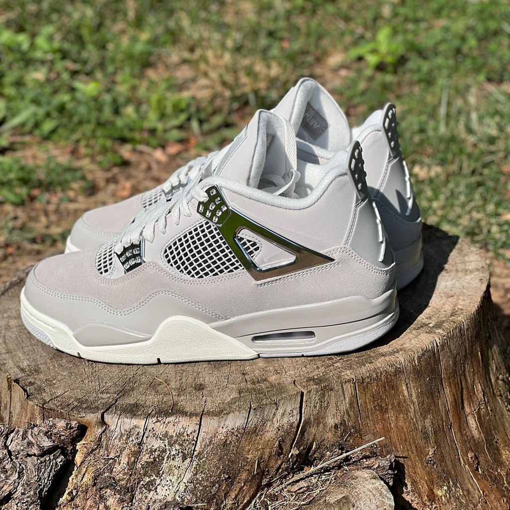 逢出必涨的特殊规格！「电镀银 AJ4」发售日期定了！ 球鞋资讯 FLIGHTCLUB中文站|SNEAKER球鞋资讯第一站