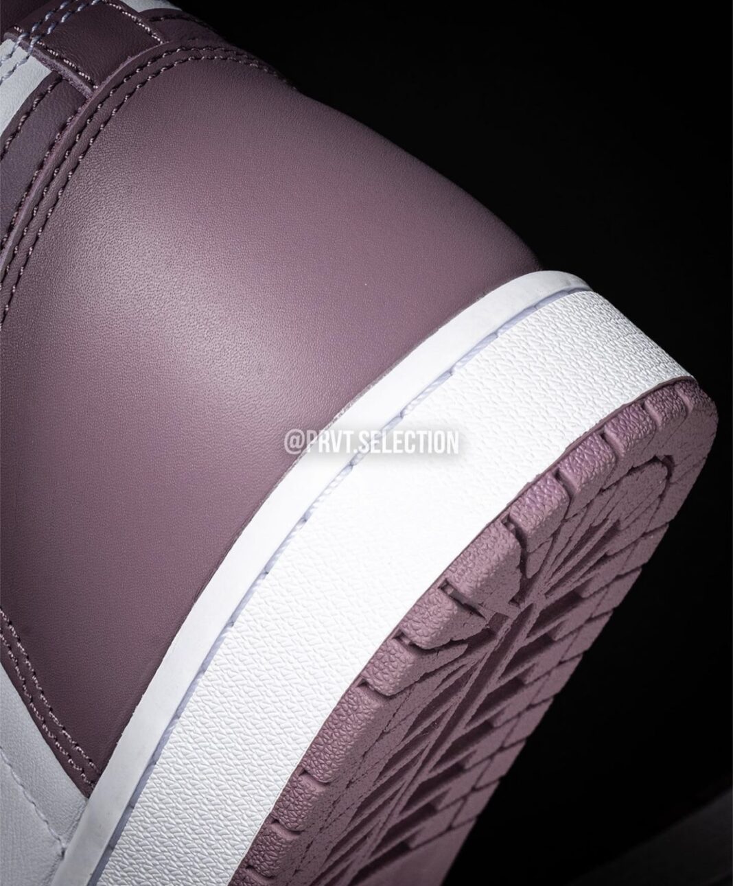 尽显 OG 气质！「酒红」AJ1 最新实物来了！ 球鞋资讯 FLIGHTCLUB中文站|SNEAKER球鞋资讯第一站