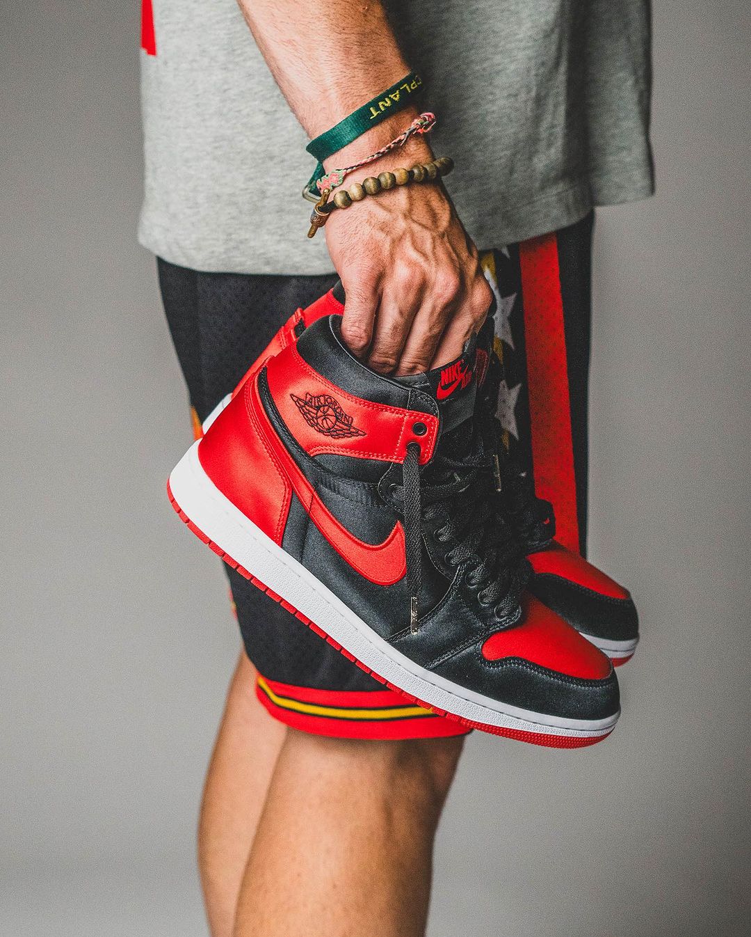 上次市价破万元！人人都想要的「丝绸禁穿」AJ1 年底回归！ 球鞋资讯 FLIGHTCLUB中文站|SNEAKER球鞋资讯第一站