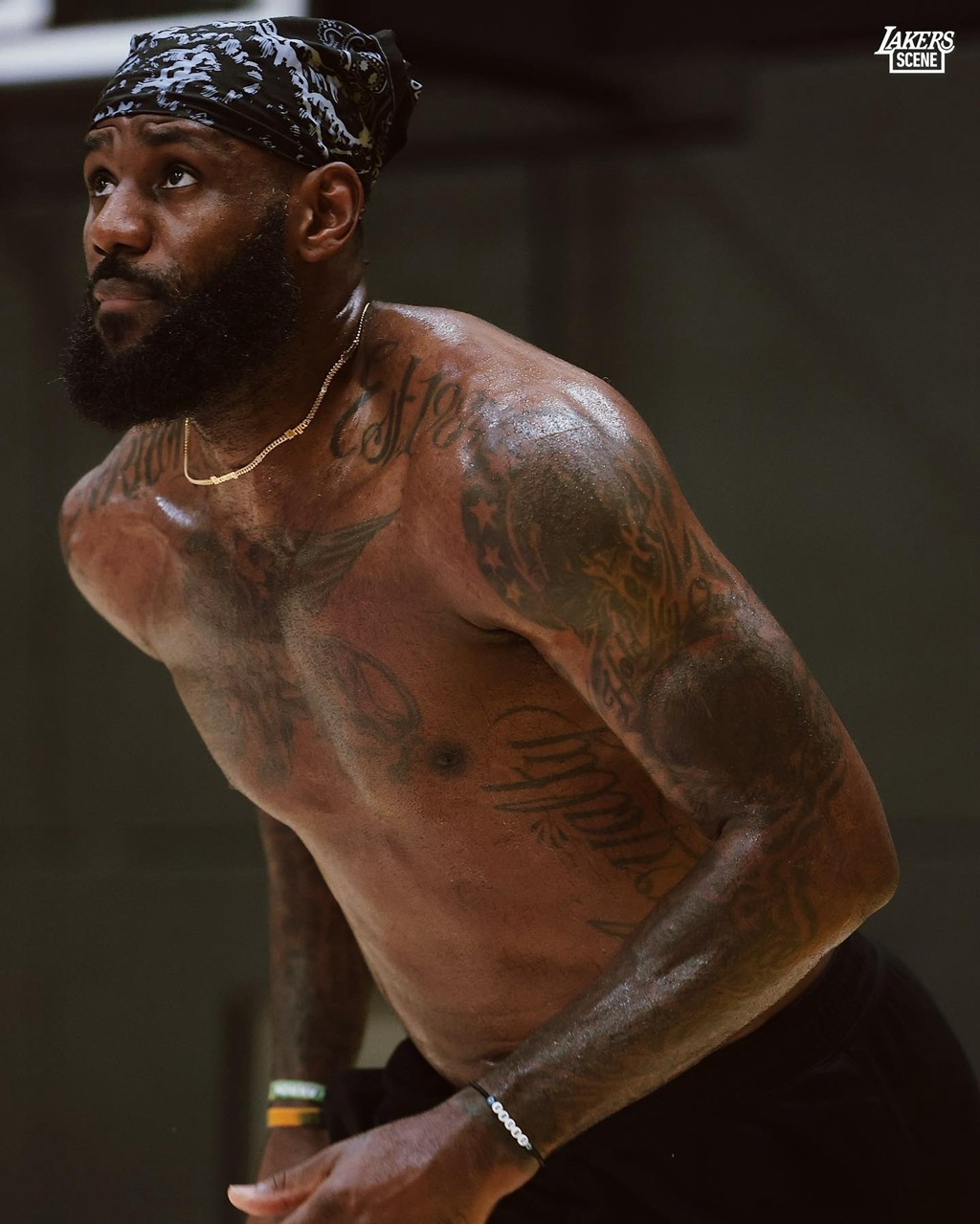 詹皇亲穿上脚！LBJ 21 又双叒曝光新配色！ 球鞋资讯 FLIGHTCLUB中文站|SNEAKER球鞋资讯第一站