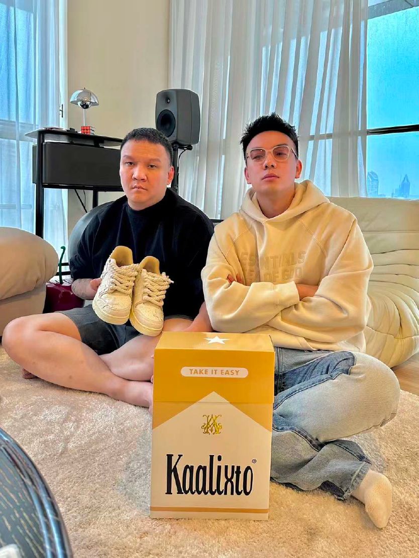 今晚限量发售开启！明星都在穿的「星星鞋」重磅联名来了！ 球鞋资讯 FLIGHTCLUB中文站|SNEAKER球鞋资讯第一站