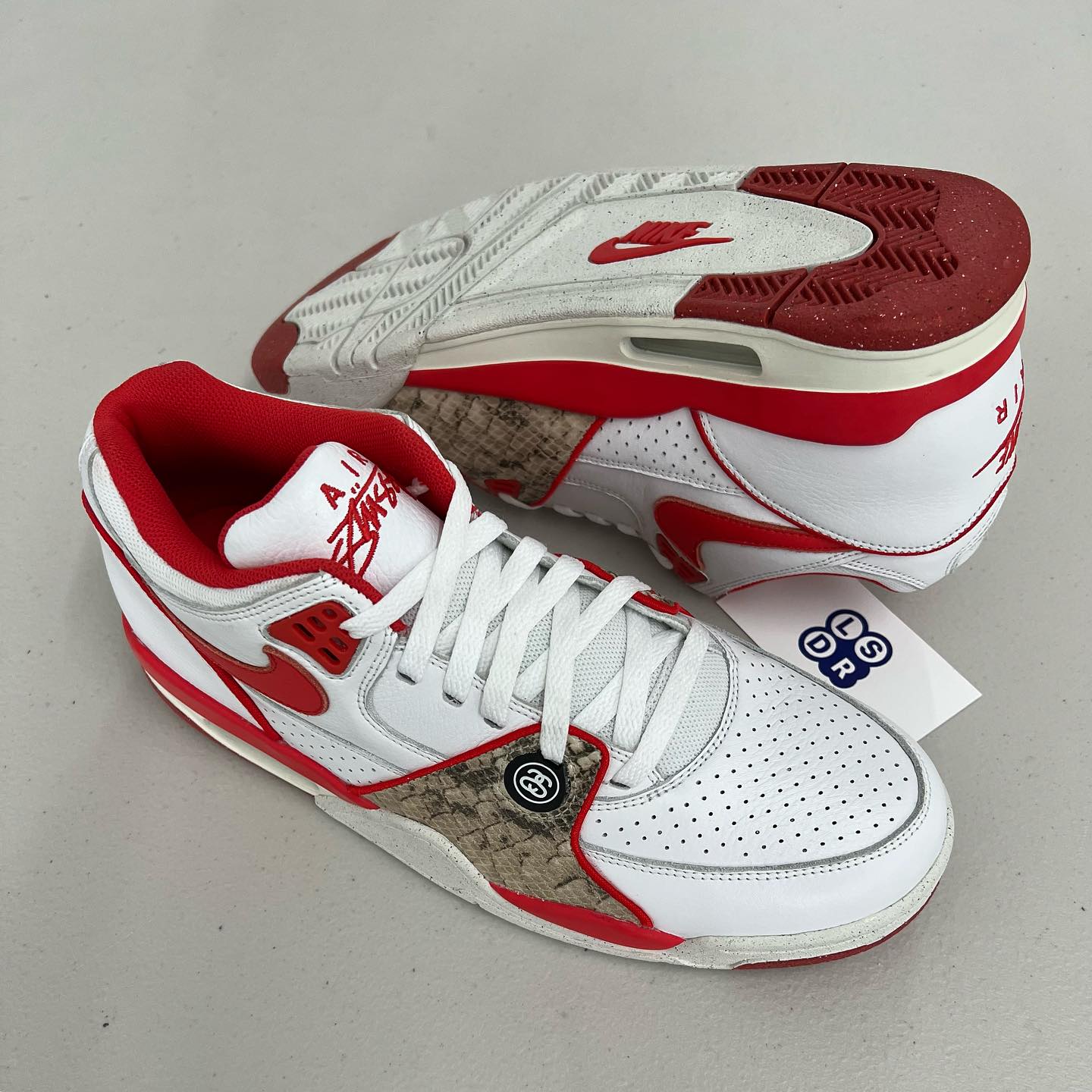 实物首次曝光！蛇皮 Stüssy x Nike 新鞋来了！ 球鞋资讯 FLIGHTCLUB中文站|SNEAKER球鞋资讯第一站