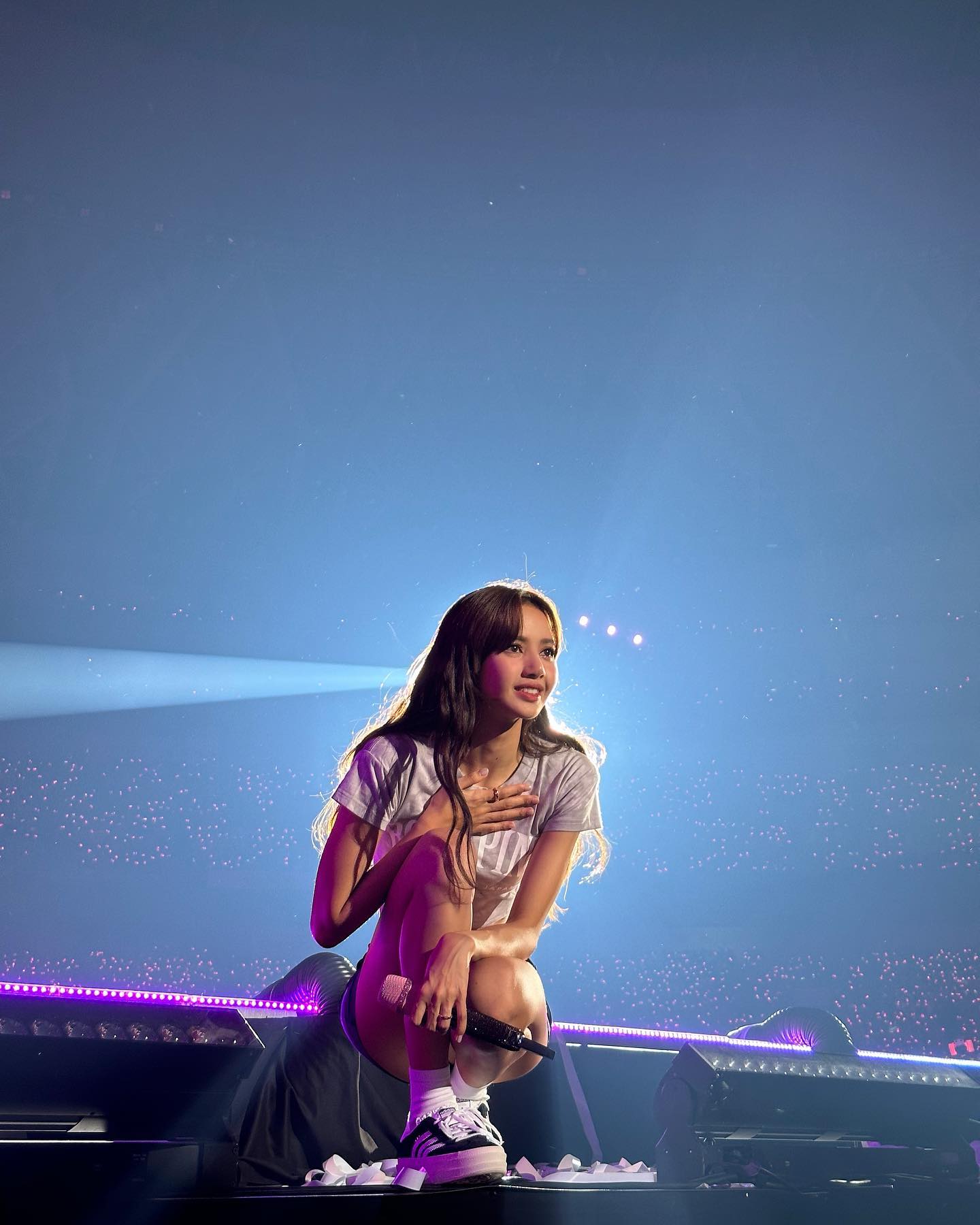 突发！Lisa 超短裤被喷「擦边」！官宣还要去跳「脱衣舞」！ 球鞋资讯 FLIGHTCLUB中文站|SNEAKER球鞋资讯第一站