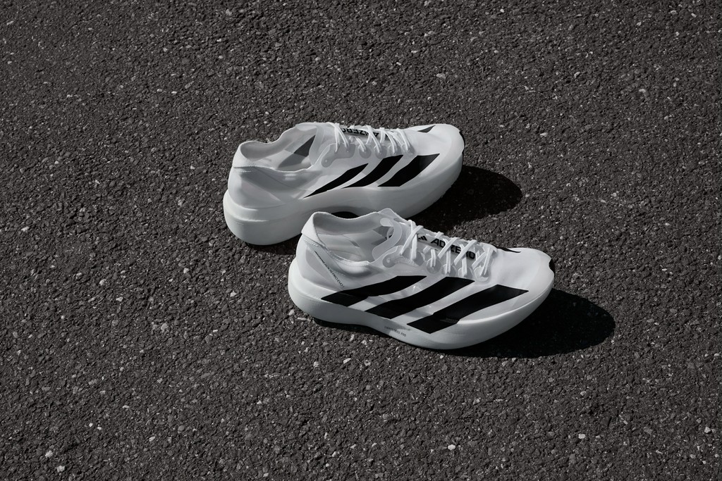 阿迪史上最轻！这双「顶级超跑」恐怕真没对手了！ 球鞋资讯 FLIGHTCLUB中文站|SNEAKER球鞋资讯第一站