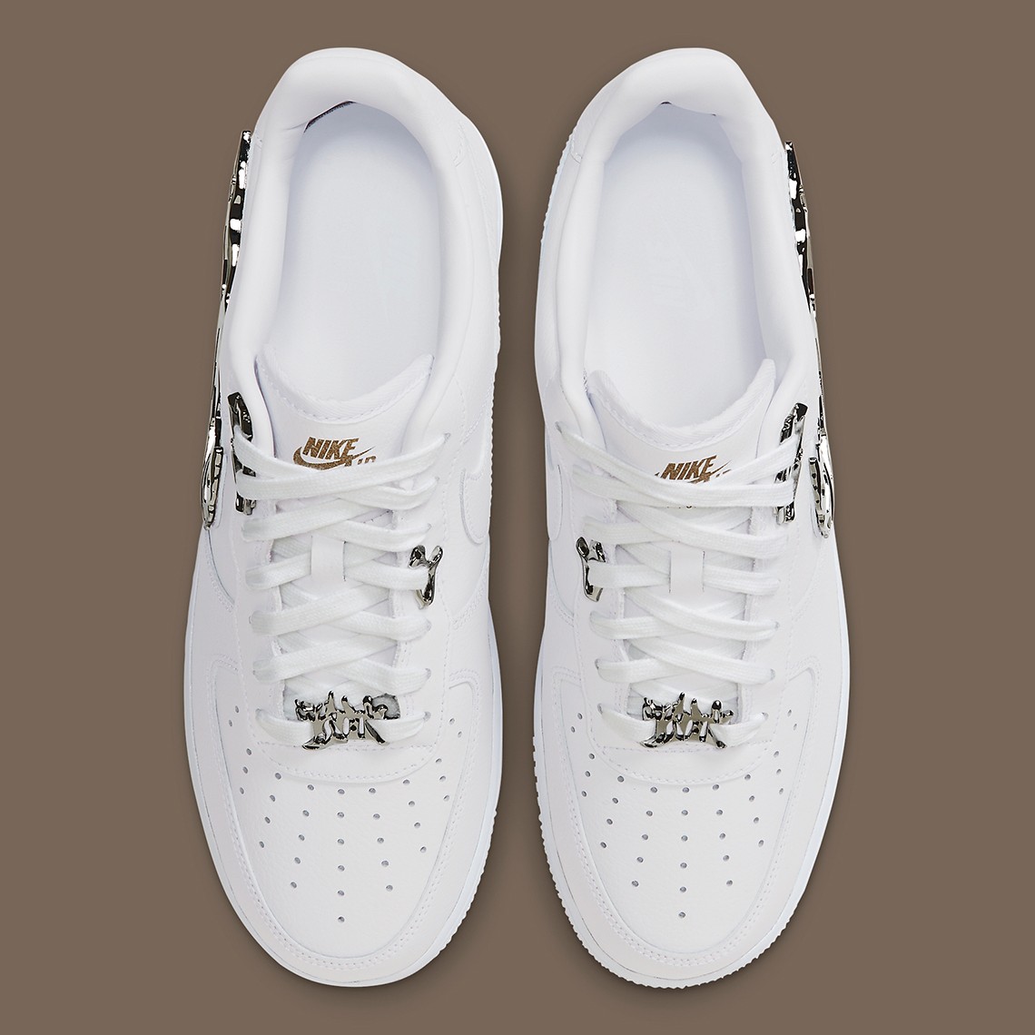 全新版本「纯白」AF1 官图曝光！这造型有点意思！ 球鞋资讯 FLIGHTCLUB中文站|SNEAKER球鞋资讯第一站