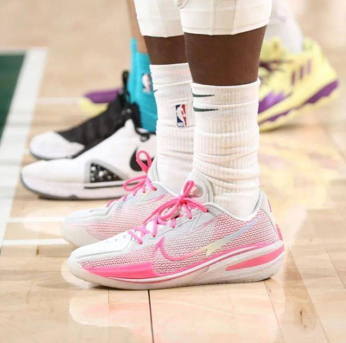 都说它是球鞋圈「最美配色」！今天看完，果然不假！ 球鞋资讯 FLIGHTCLUB中文站|SNEAKER球鞋资讯第一站