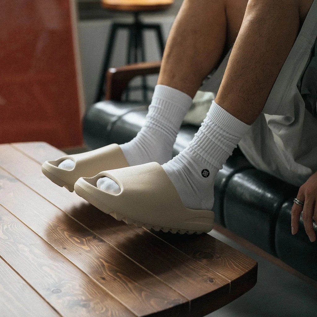 最近这些热门 Yeezy 都降价了！最值得买的是这双！ 球鞋资讯 FLIGHTCLUB中文站|SNEAKER球鞋资讯第一站