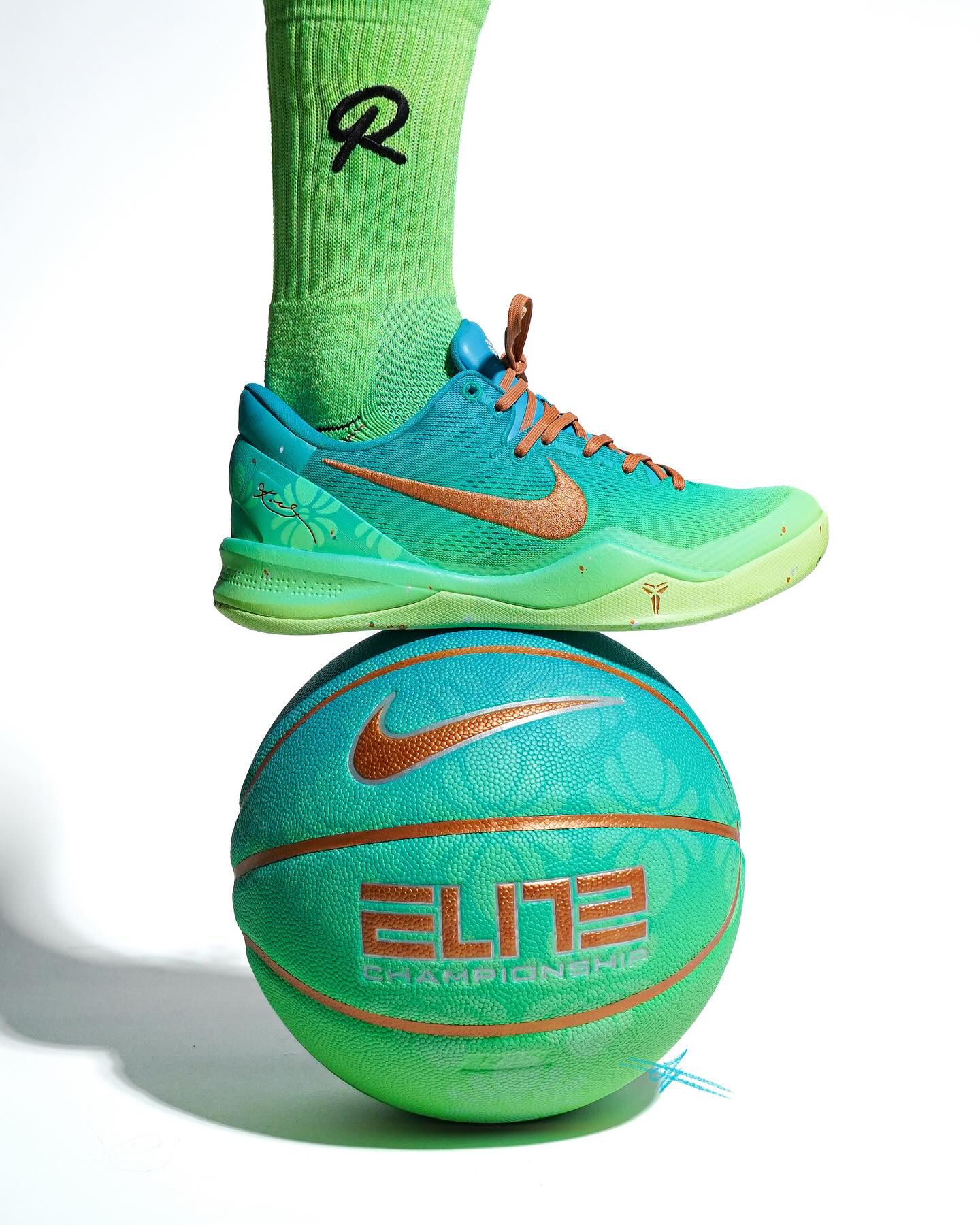 颜值又破新高！这双 Kobe 8 你打几分？ 球鞋资讯 FLIGHTCLUB中文站|SNEAKER球鞋资讯第一站