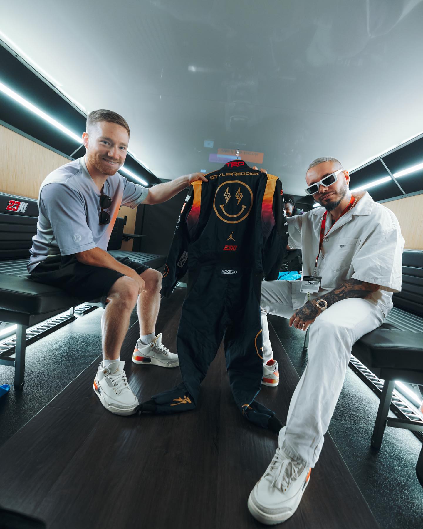 今年登场的「AJ 联名」市价都怎么样了？最贵一双居然要两万多！ 球鞋资讯 FLIGHTCLUB中文站|SNEAKER球鞋资讯第一站