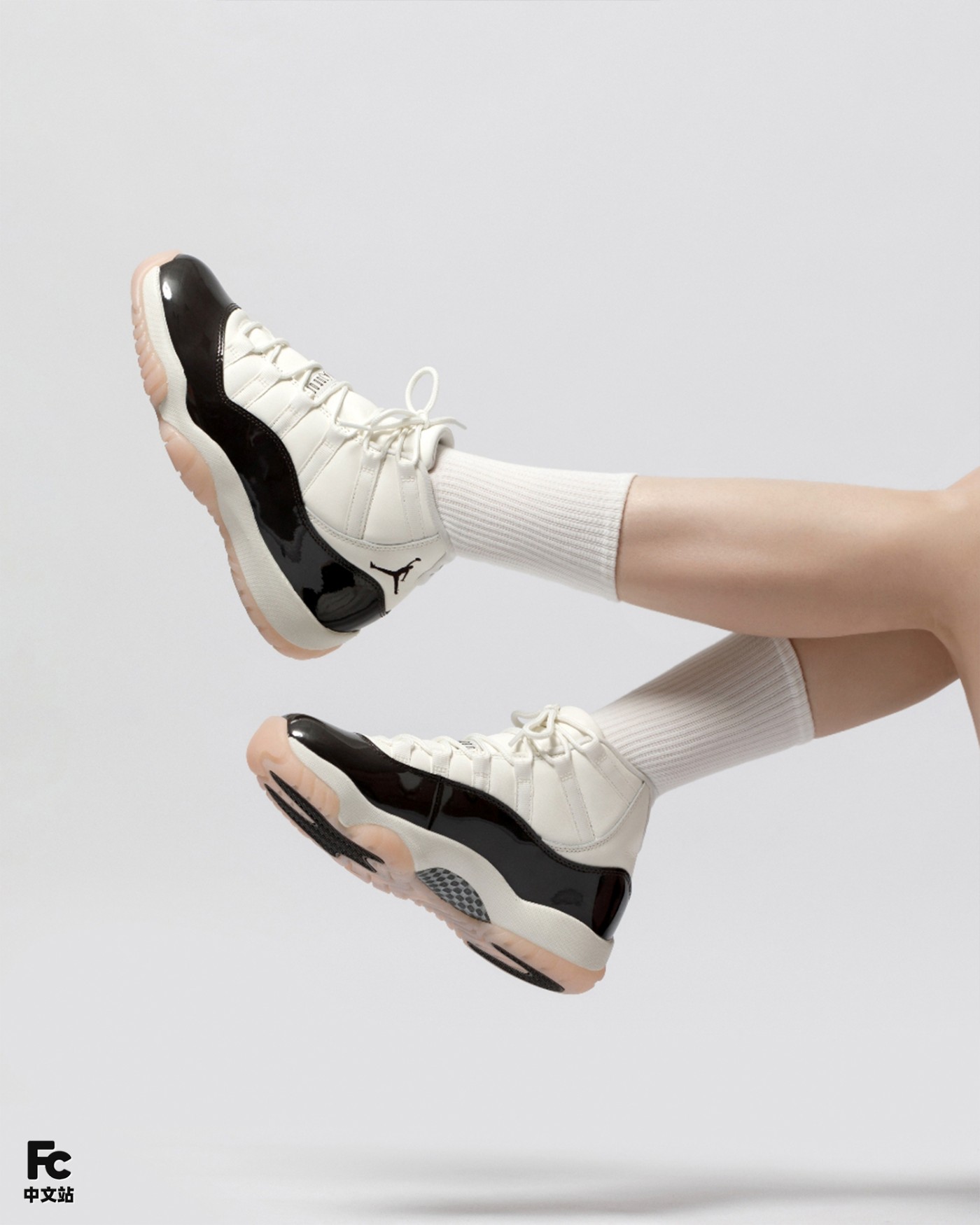 「樱花康扣」AJ11 颜值如何？小姐姐上脚实拍来了！ 球鞋资讯 FLIGHTCLUB中文站|SNEAKER球鞋资讯第一站