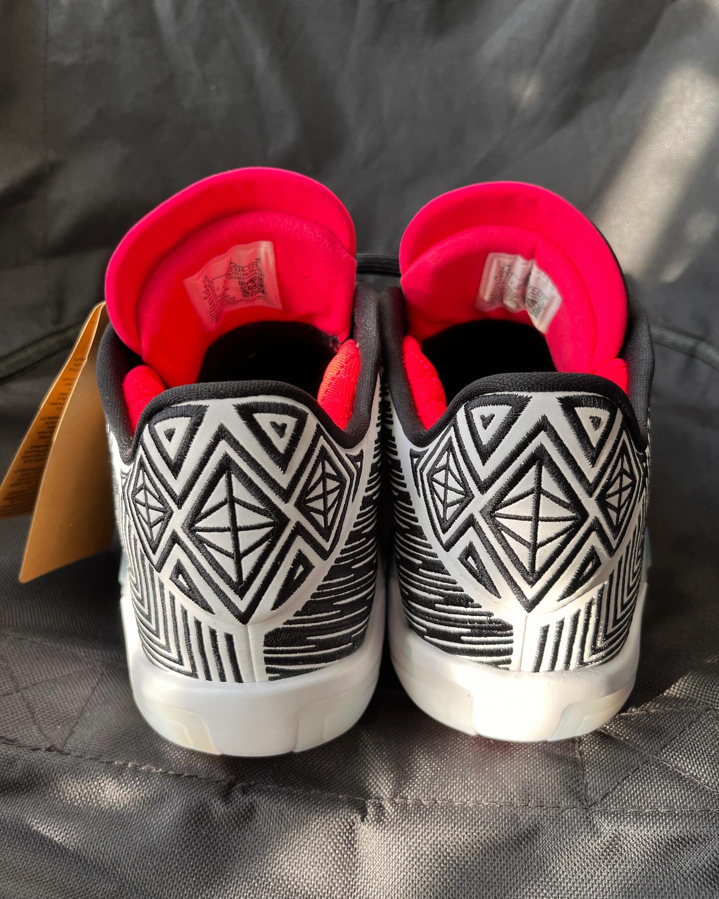 AJ38 Low 完整实物曝光！你打几分？ - FLIGHTCLUB中文站|SNEAKER球鞋资讯第一站