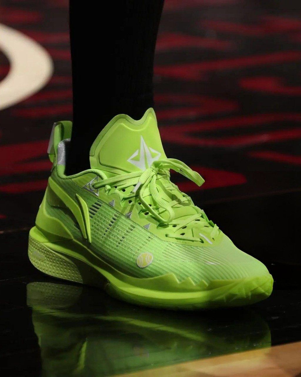 NBA 球鞋合集！巴特勒绝杀，上脚新配色 JB2！ 球鞋资讯 FLIGHTCLUB中文站|SNEAKER球鞋资讯第一站