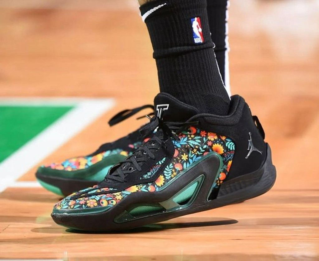 NBA 球鞋合集！巴特勒绝杀，上脚新配色 JB2！ 球鞋资讯 FLIGHTCLUB中文站|SNEAKER球鞋资讯第一站