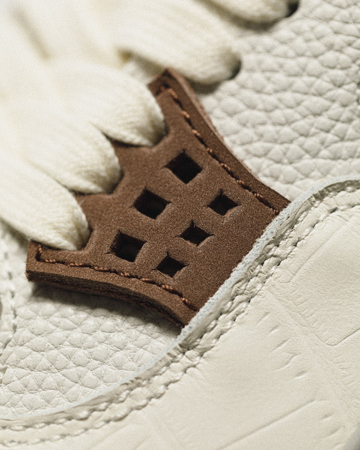 没想到！梦寐以求的那双「奢华顶配」AJ4！终于做出来了！ 球鞋资讯 FLIGHTCLUB中文站|SNEAKER球鞋资讯第一站