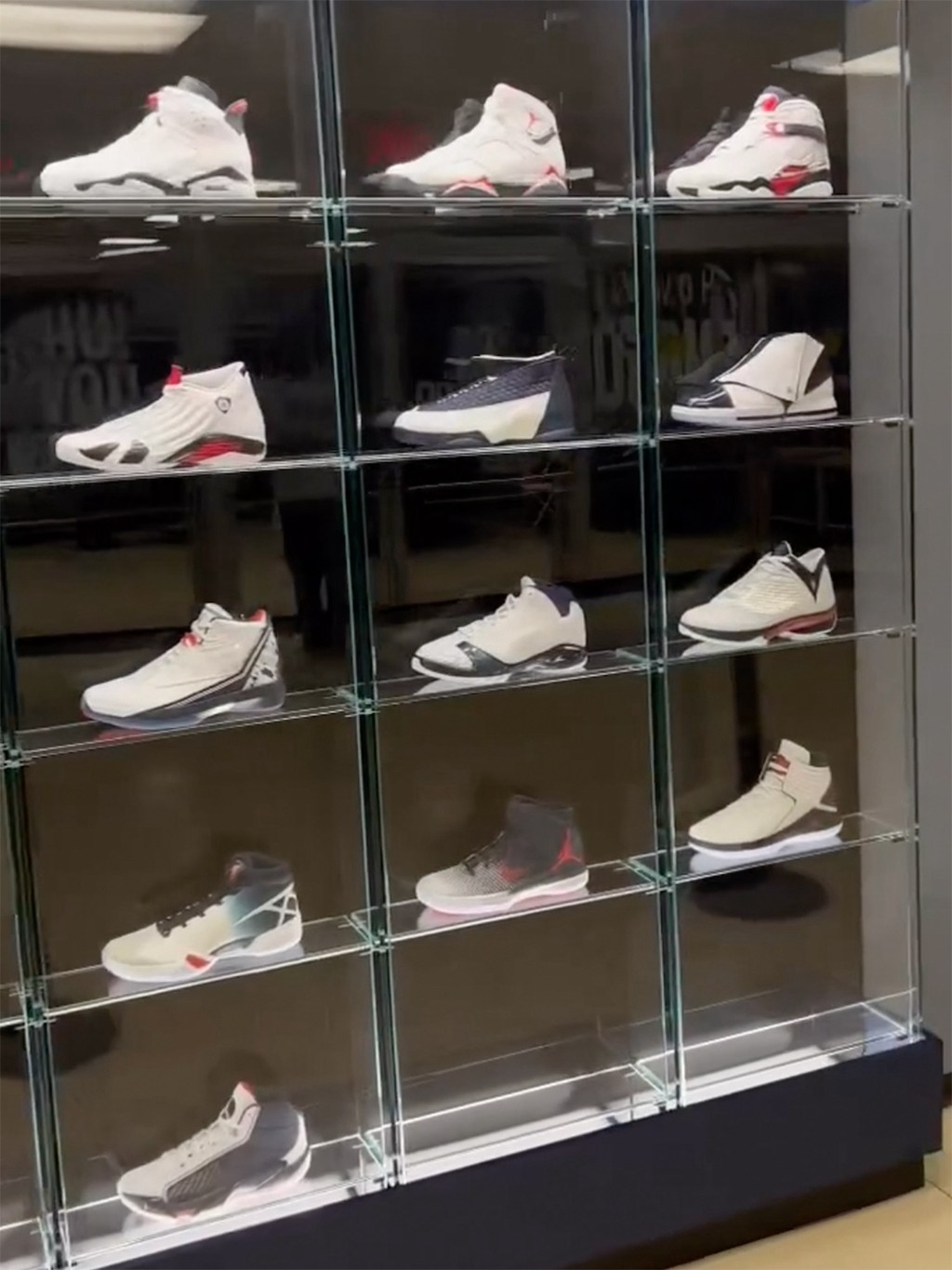 「全套 AJ 正代 PE」展出！每双都是梦幻藏品！ 球鞋资讯 FLIGHTCLUB中文站|SNEAKER球鞋资讯第一站