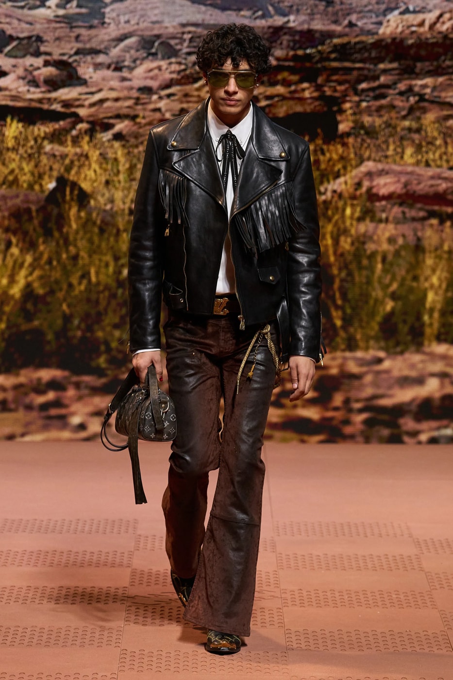 LV 2024 秋冬男装大秀！除了「那双鞋」还有... 球鞋资讯 FLIGHTCLUB中文站|SNEAKER球鞋资讯第一站