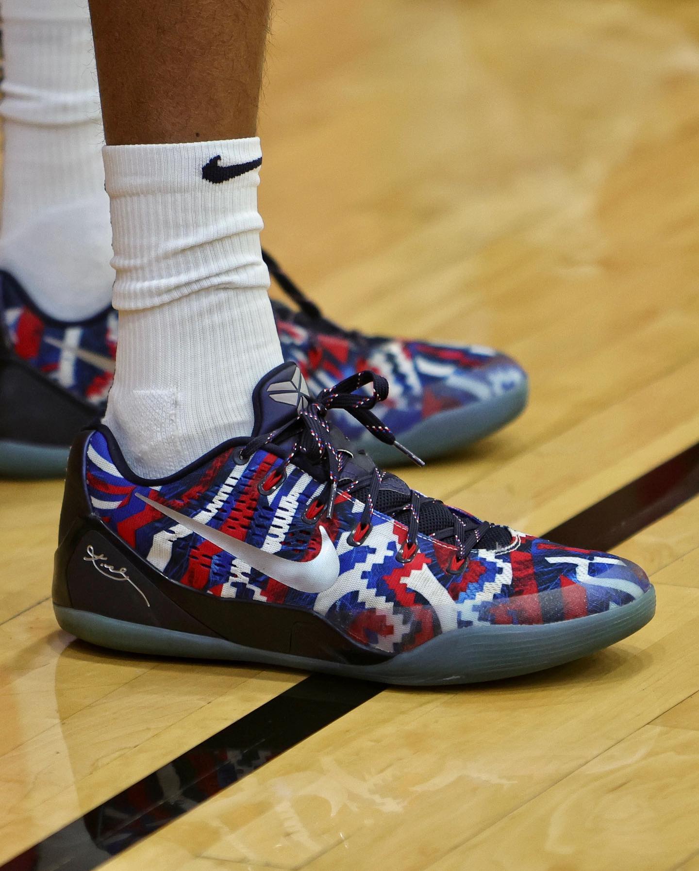 新配色 Kobe 9 年底登场！已经曝光四双了！ 球鞋资讯 FLIGHTCLUB中文站|SNEAKER球鞋资讯第一站