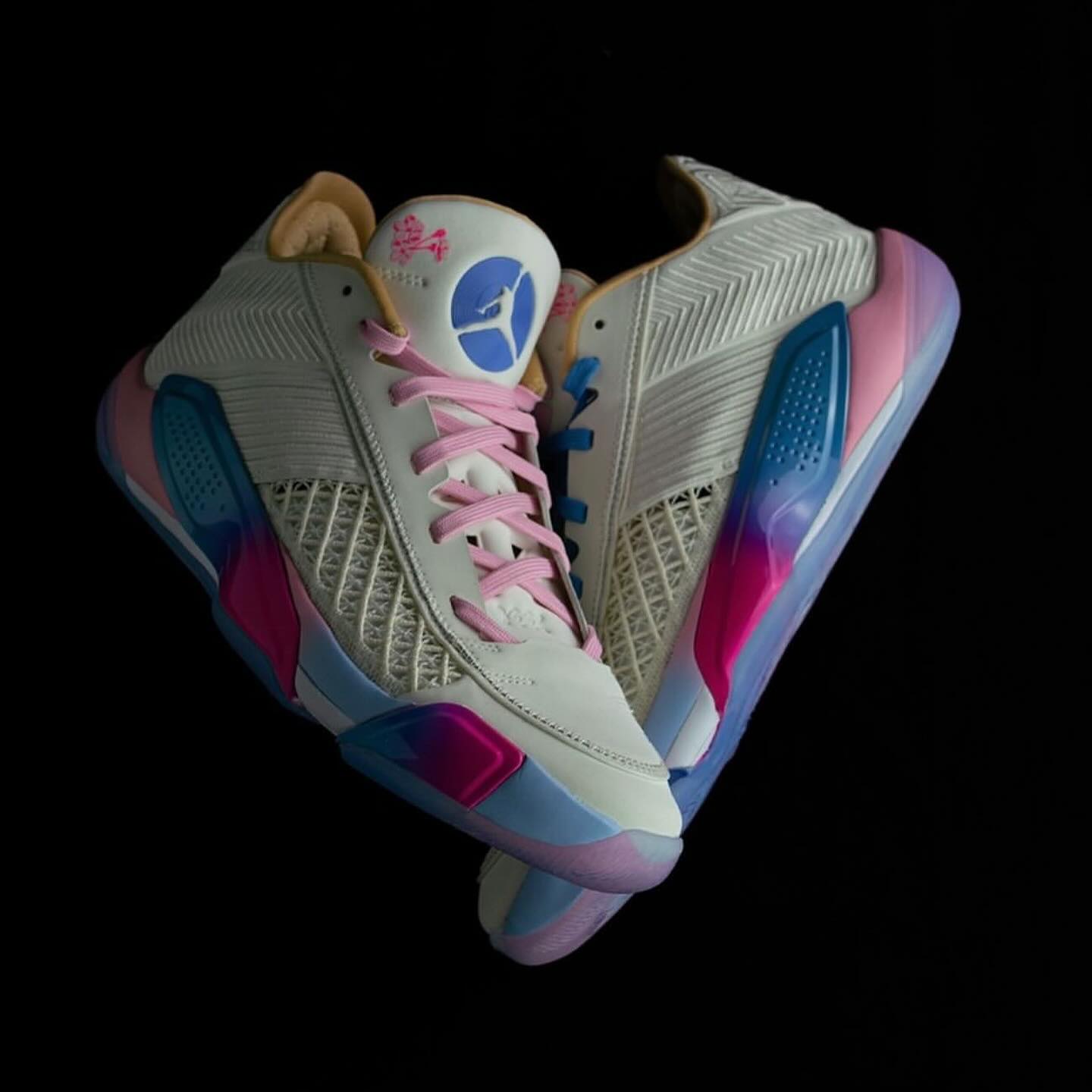 「樱花」AJ38 Low 曝光！这细节绝美啊！ 球鞋资讯 FLIGHTCLUB中文站|SNEAKER球鞋资讯第一站